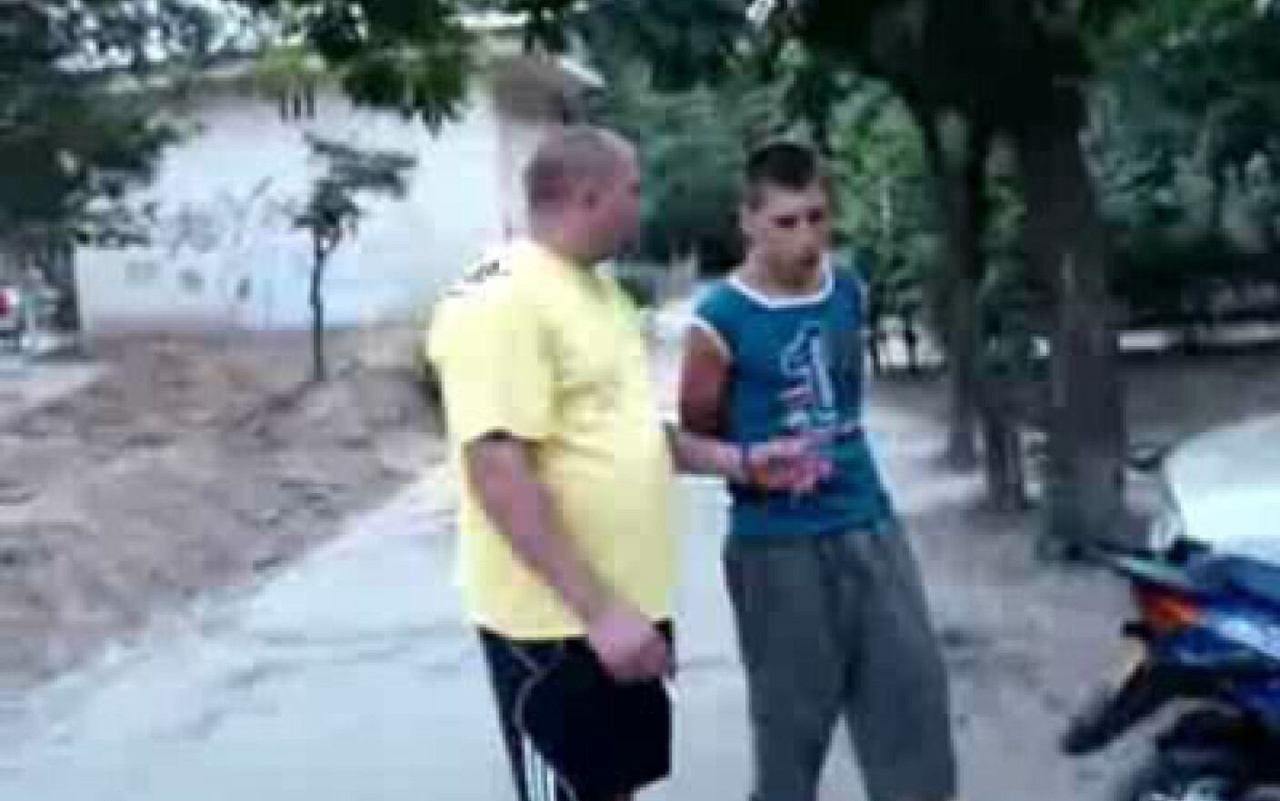 Tanar umilit si hartuit sexual de un cocalar! VEZI VIDEO! - Stirileprotv.ro