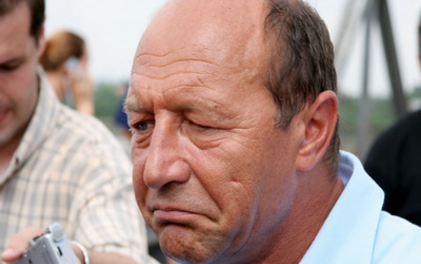 Plesu: Basescu are o duiosie pubera fata de tot ce poarta uniforma ...