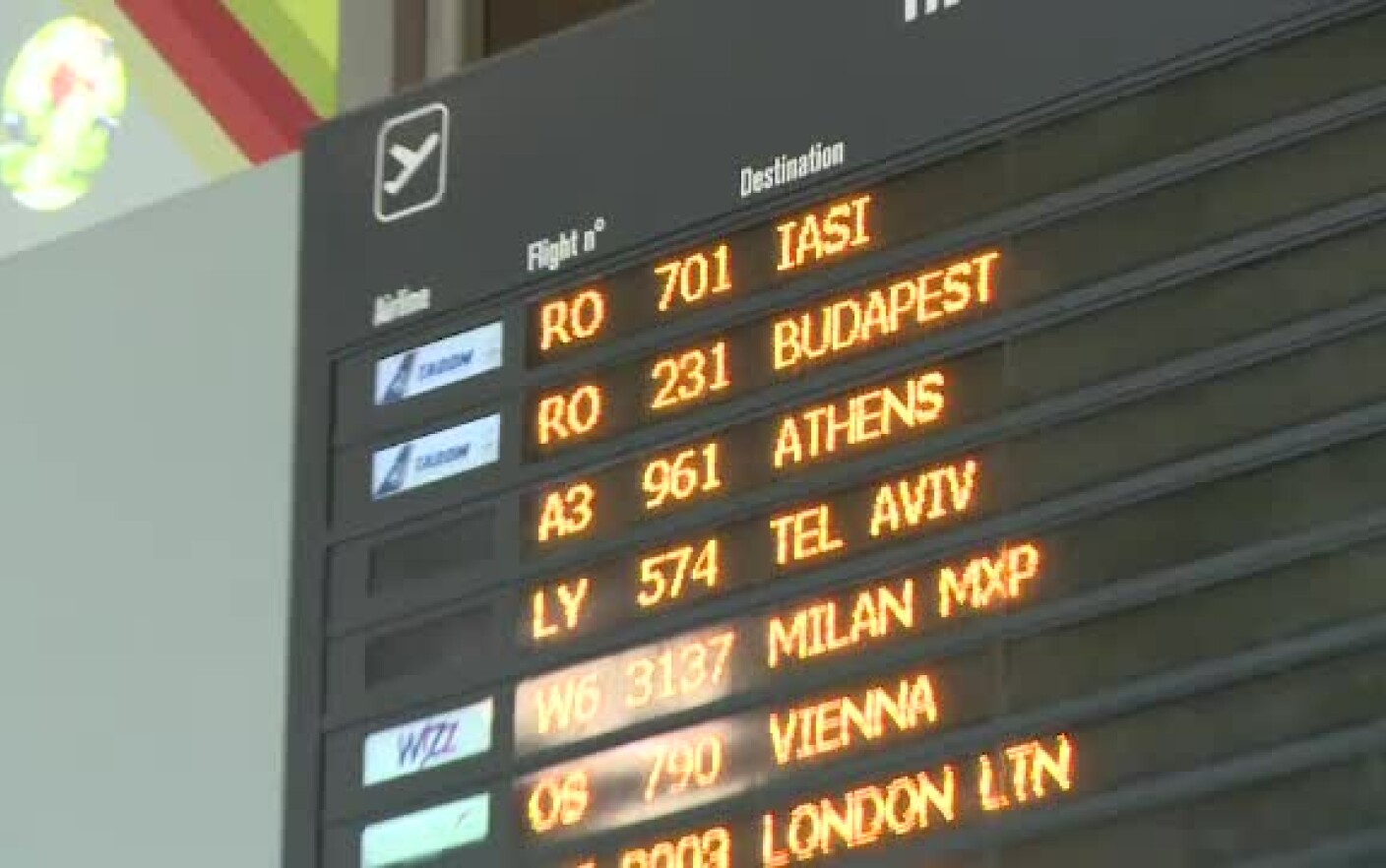 Greva la Tarom cu 10 curse anulate. De ce au refuzat pilotii de pe ...