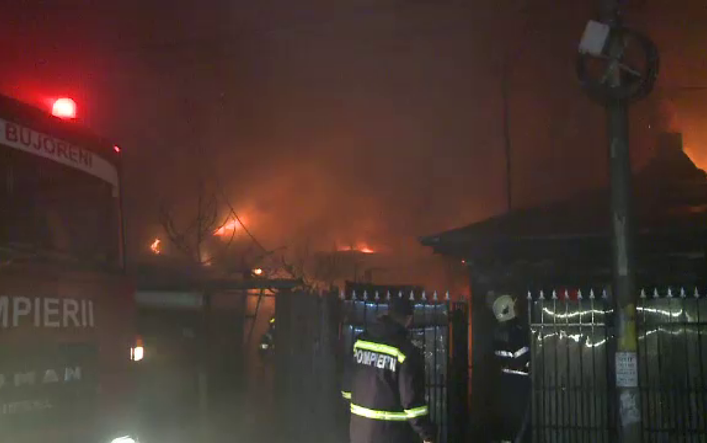 Incendiu în sectorul 5 al Capitalei: șase case, mistuite de flăcări ...