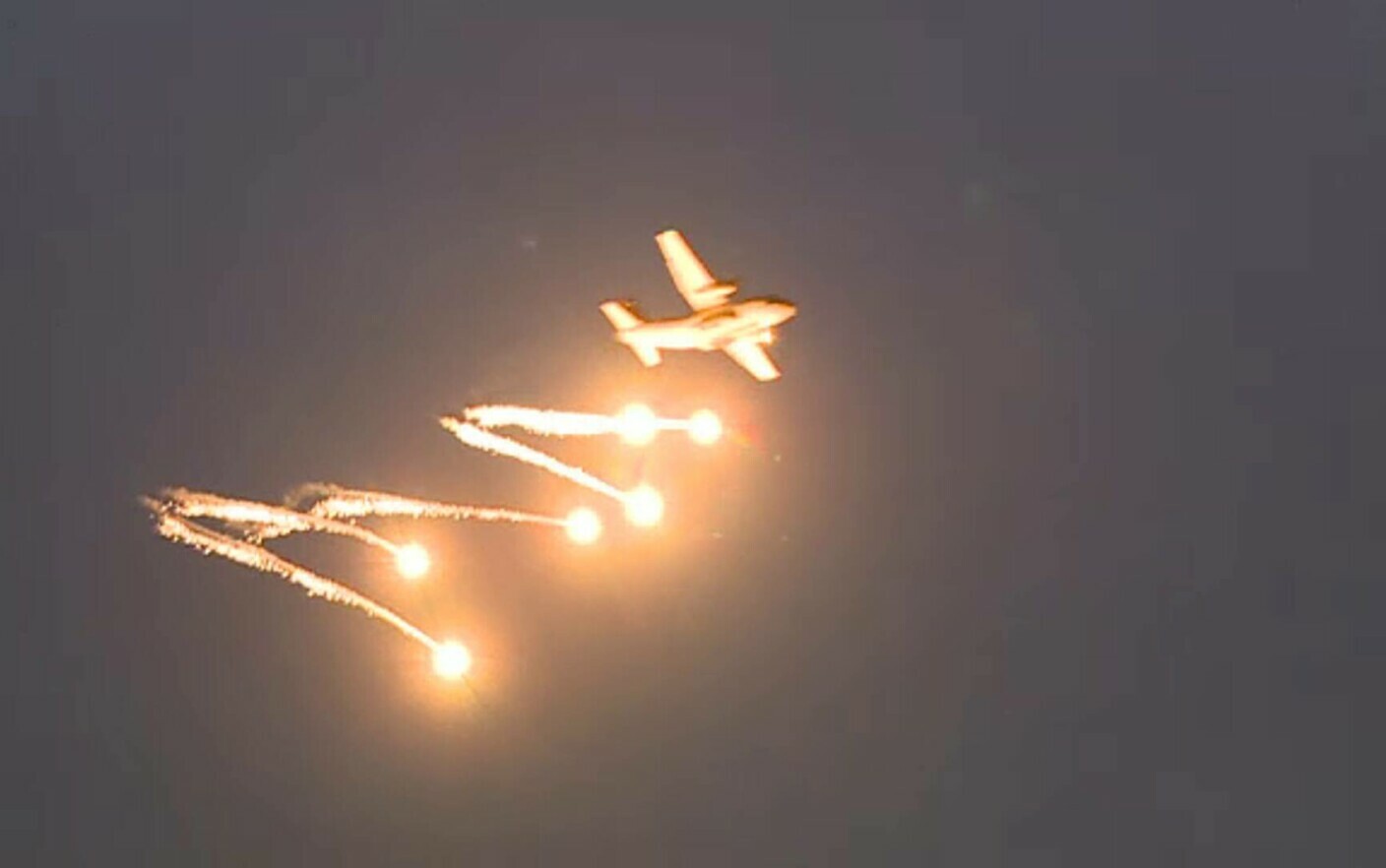 Manevre impresionate la cel mai mare spectacol aviatic din România. Un ...