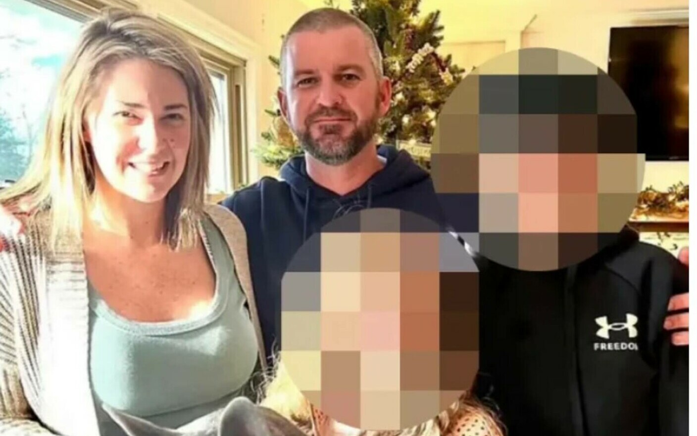 O mamă a batjocorit doi copii gemeni, după ce i-a invitat în casa ei să ...