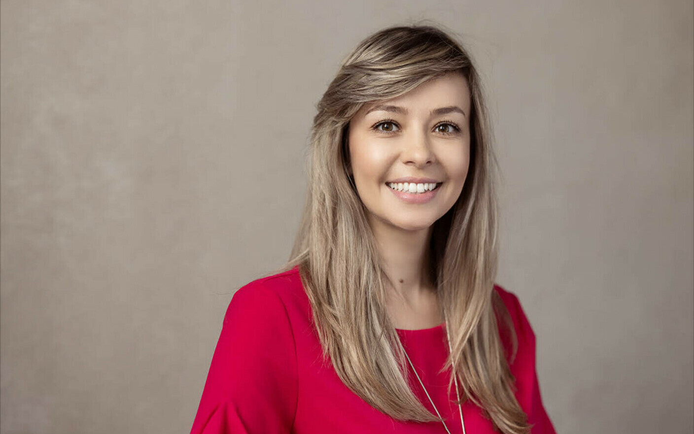 Stirileprotv.ro lansează emisiunea Smile with Style, prezentată de dr. Alexandra Mircea ...