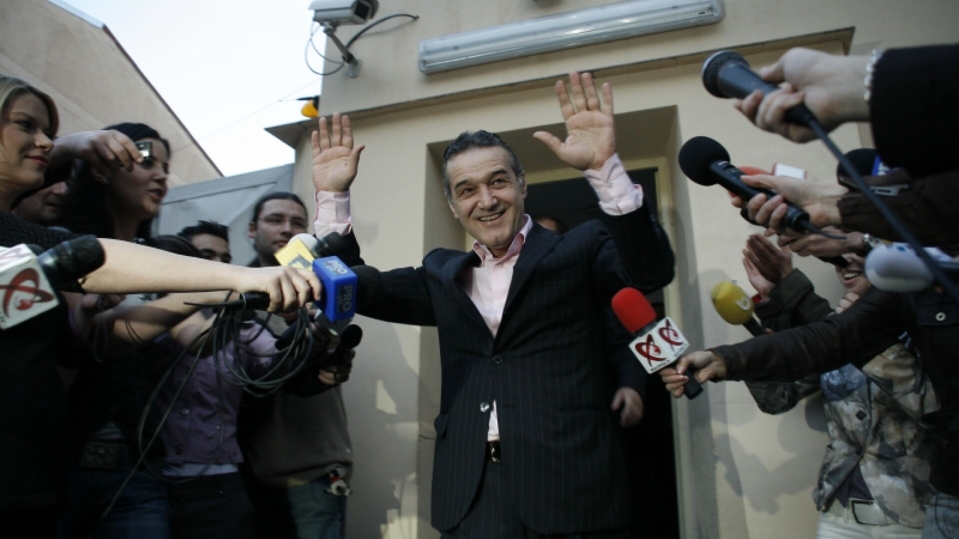 Hai liberare! Becali face Pastele acasa! - Știrile ProTV