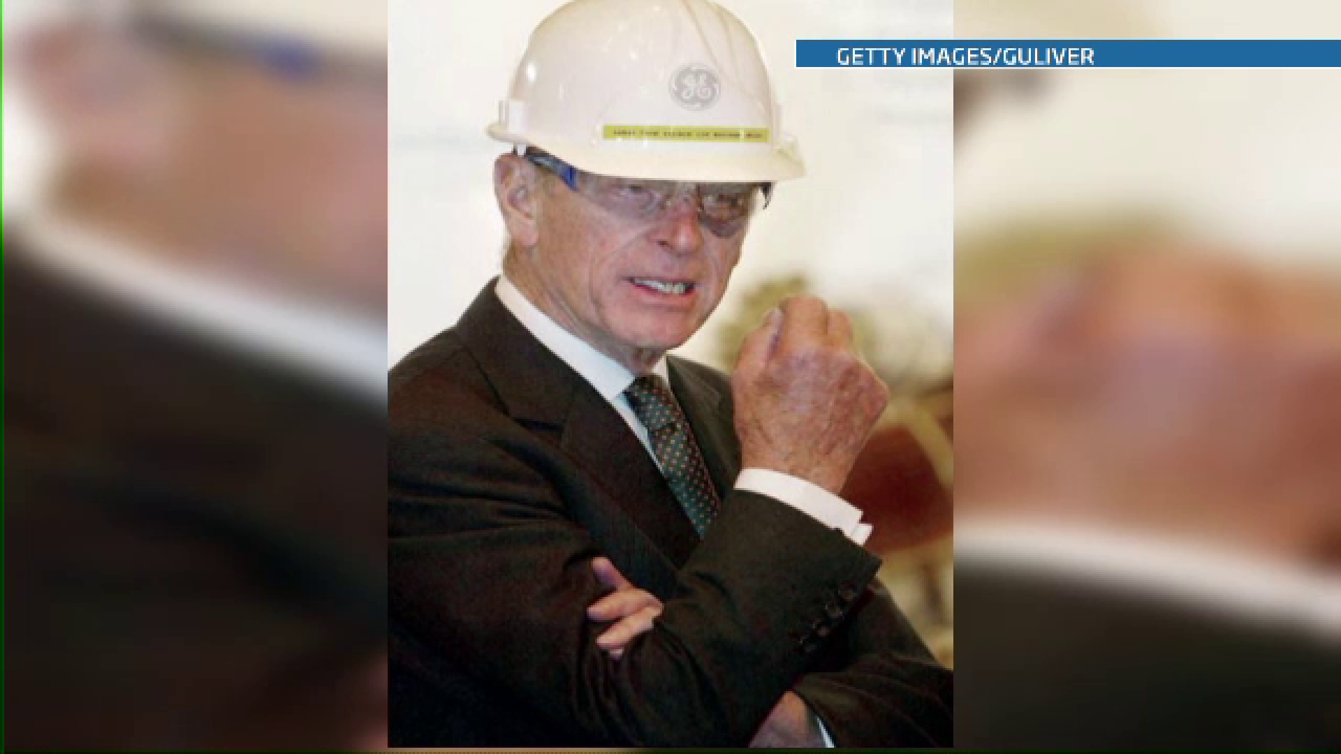 Printul Philip, sotul reginei Marii Britanii, fotografiat cu un ochi ...