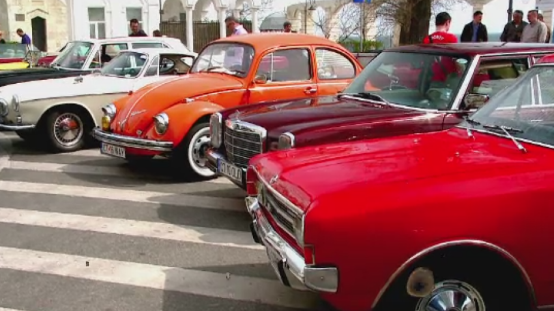 Parade cu masini de epoca in mai multe orase din Romania. Bijuteriile ...