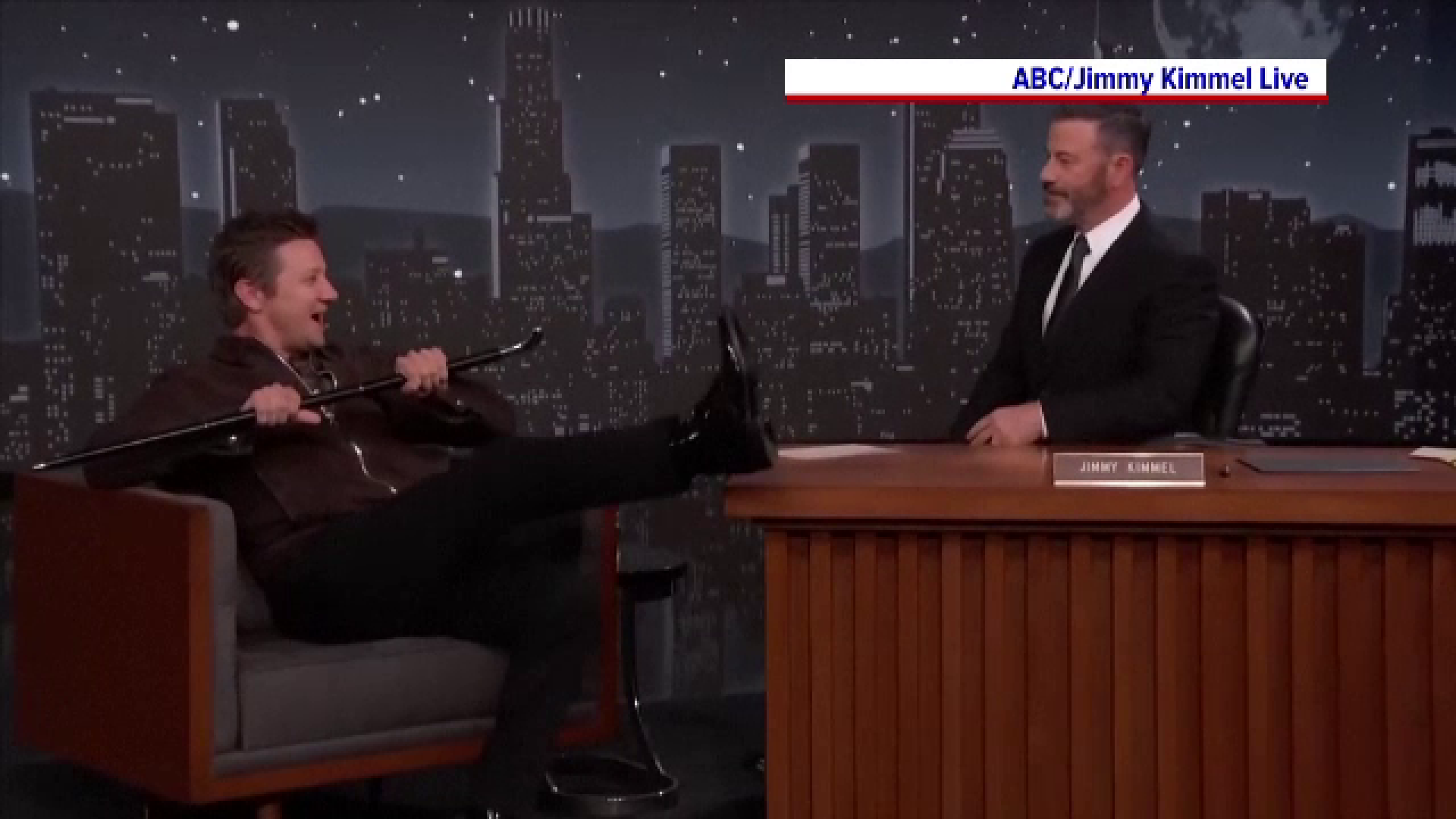 Jeremy Renner, apariție surpriză într-o emisiune de televiziune ...