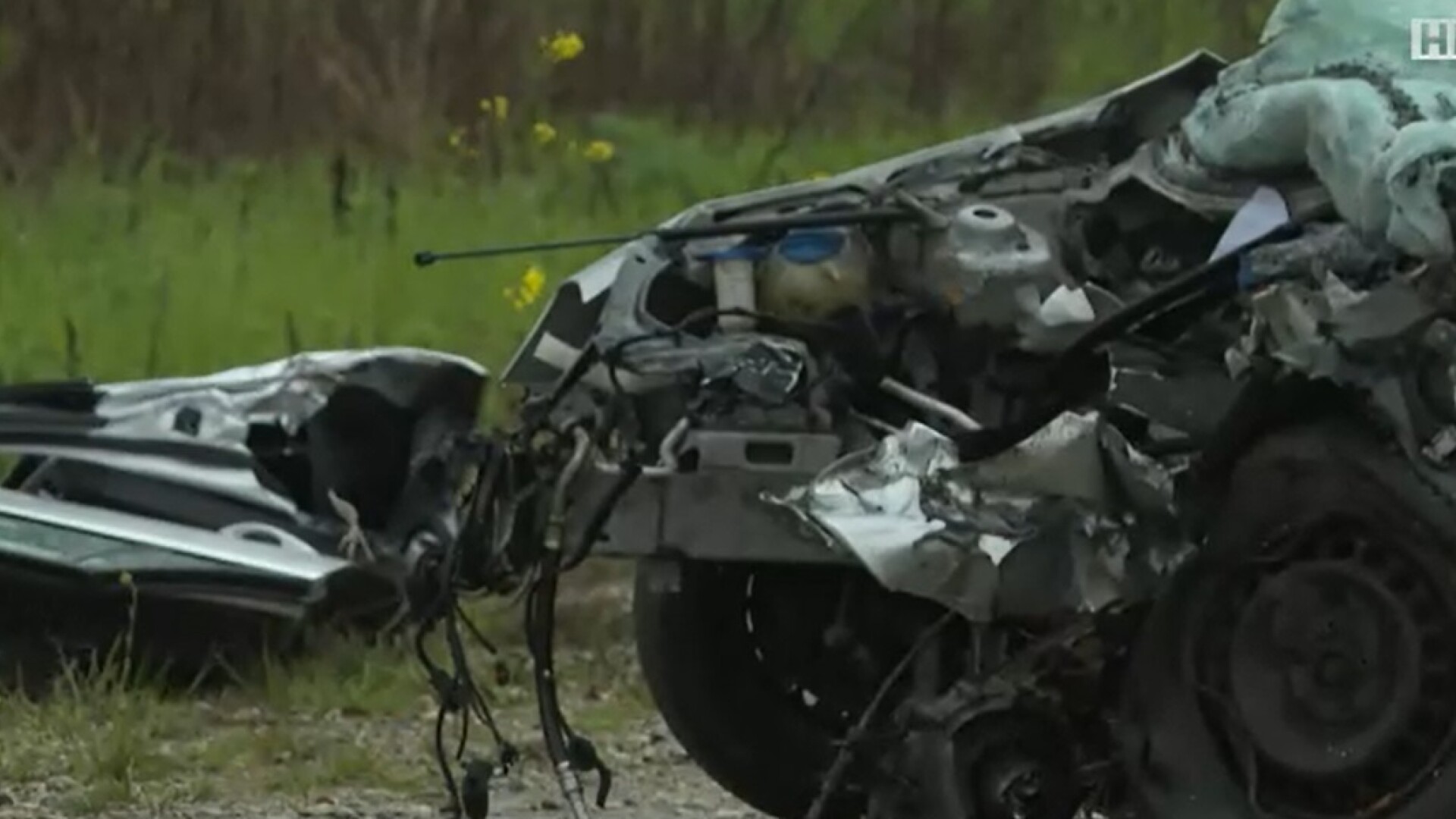 Tragedie în Timiș. O mașină a fost zdrobită de un TIR, în urma unei ...
