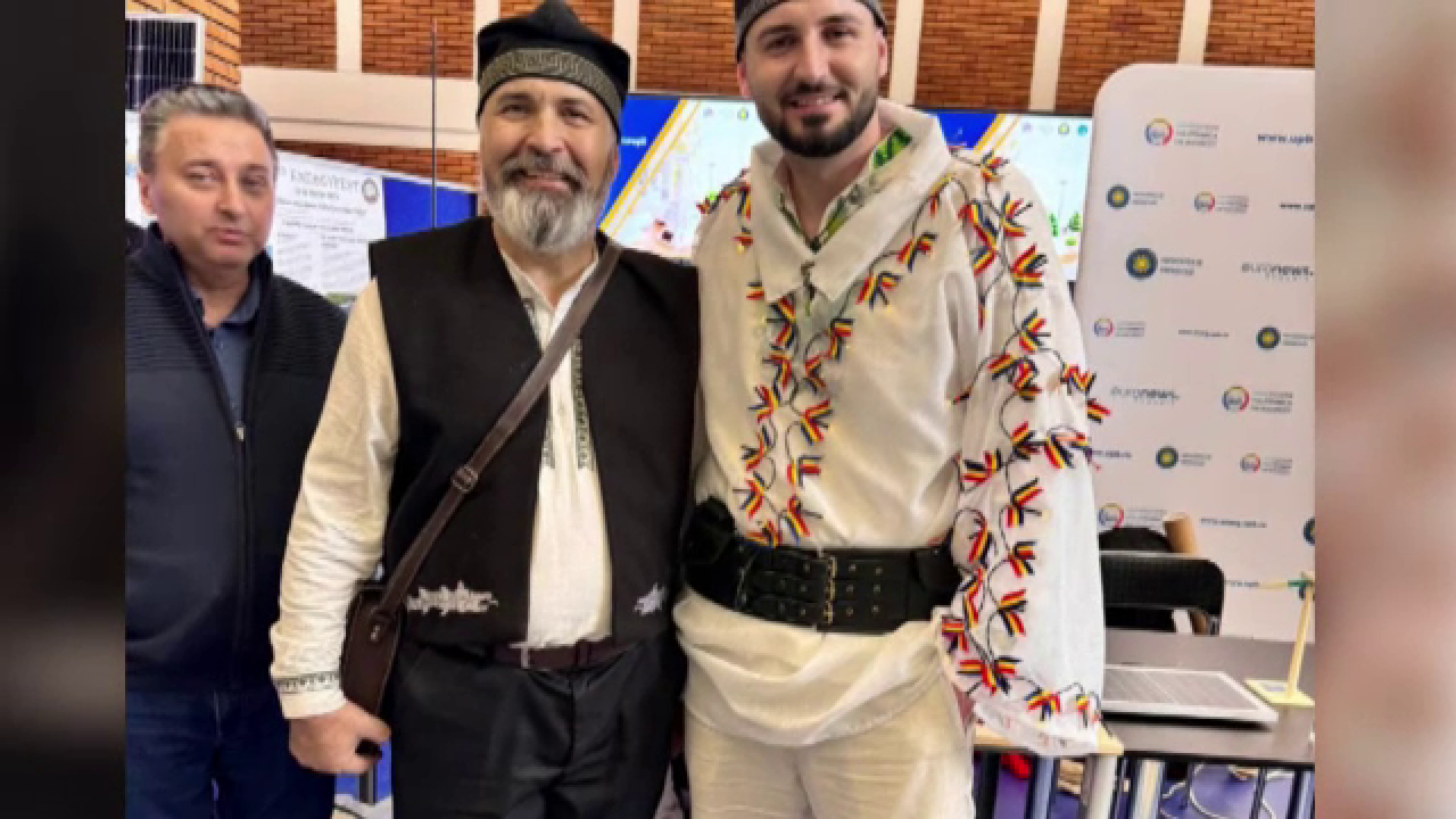 De la daci în ie cu leduri, la clovni, românii reinventează politica ...