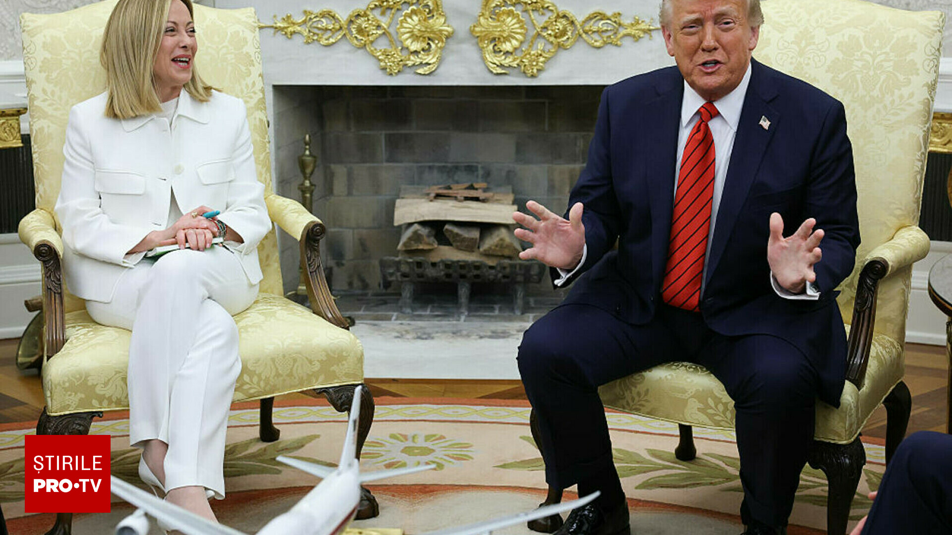 Giorgia Meloni a discutat cu Trump, căruia i-a spus că ameninţarea cu ...