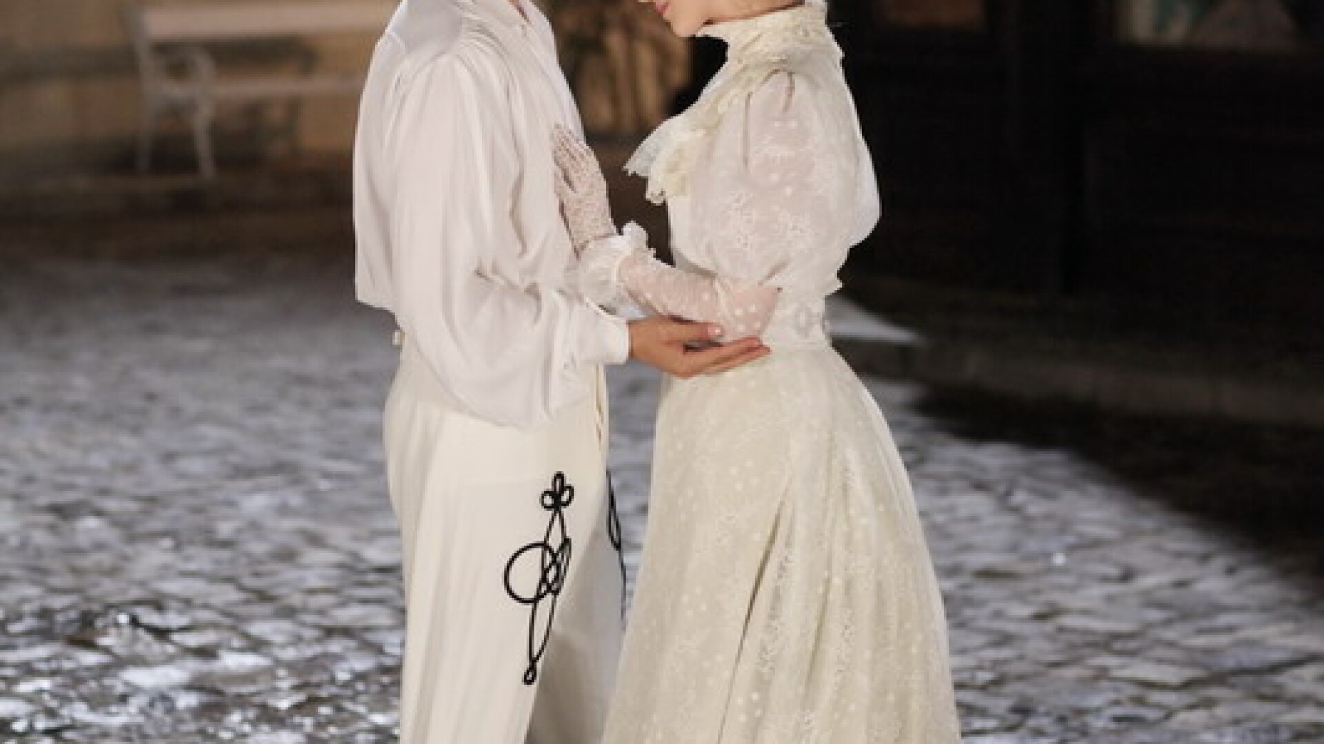 VIDEO/FOTO: Genericul primului serial de epoca de la Acasa TV, "Aniela ...