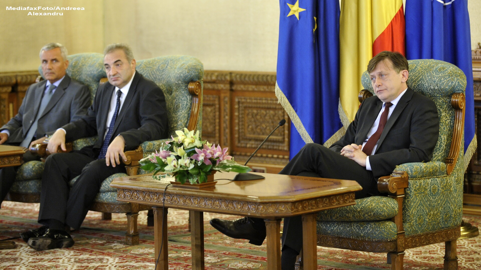 VIDEO. Cum s-a prezentat Crin Antonescu in limba ENGLEZA, in fata ...