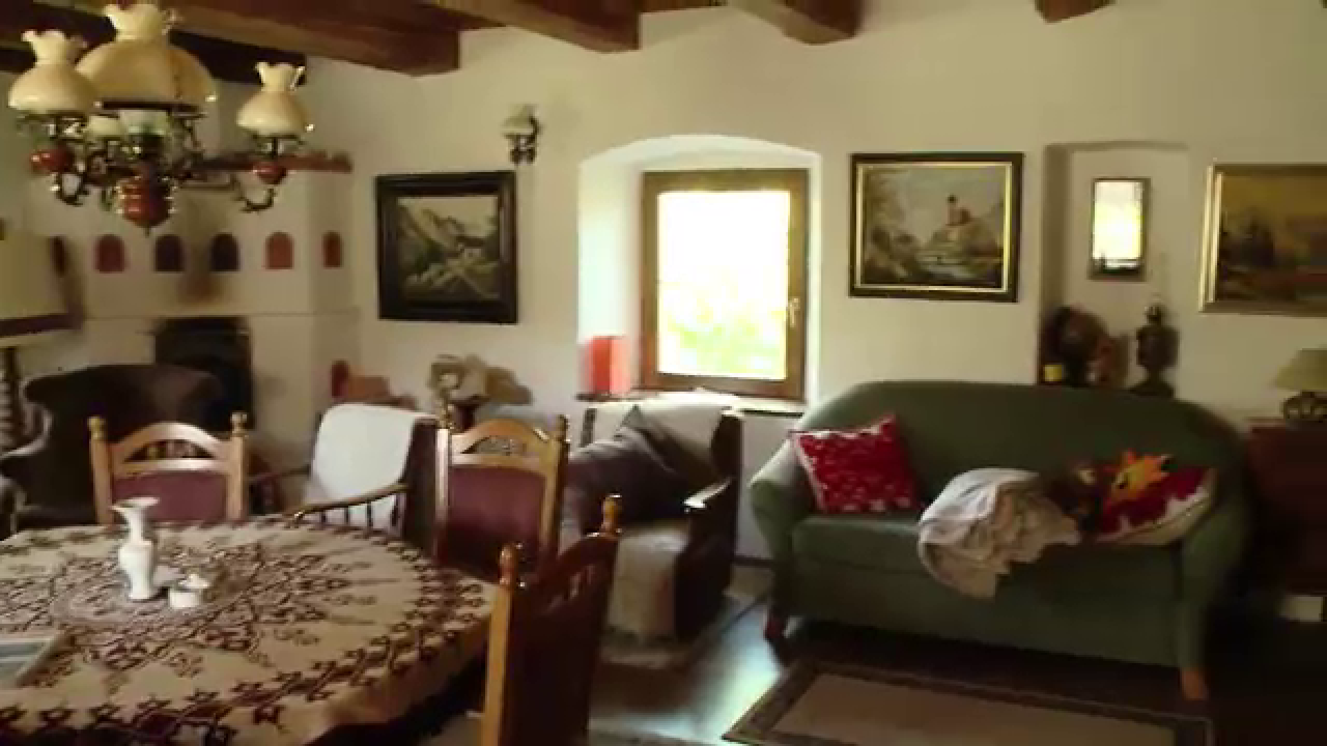 Un vechi conac boieresc care costa cat o garsoniera in Bucuresti ...