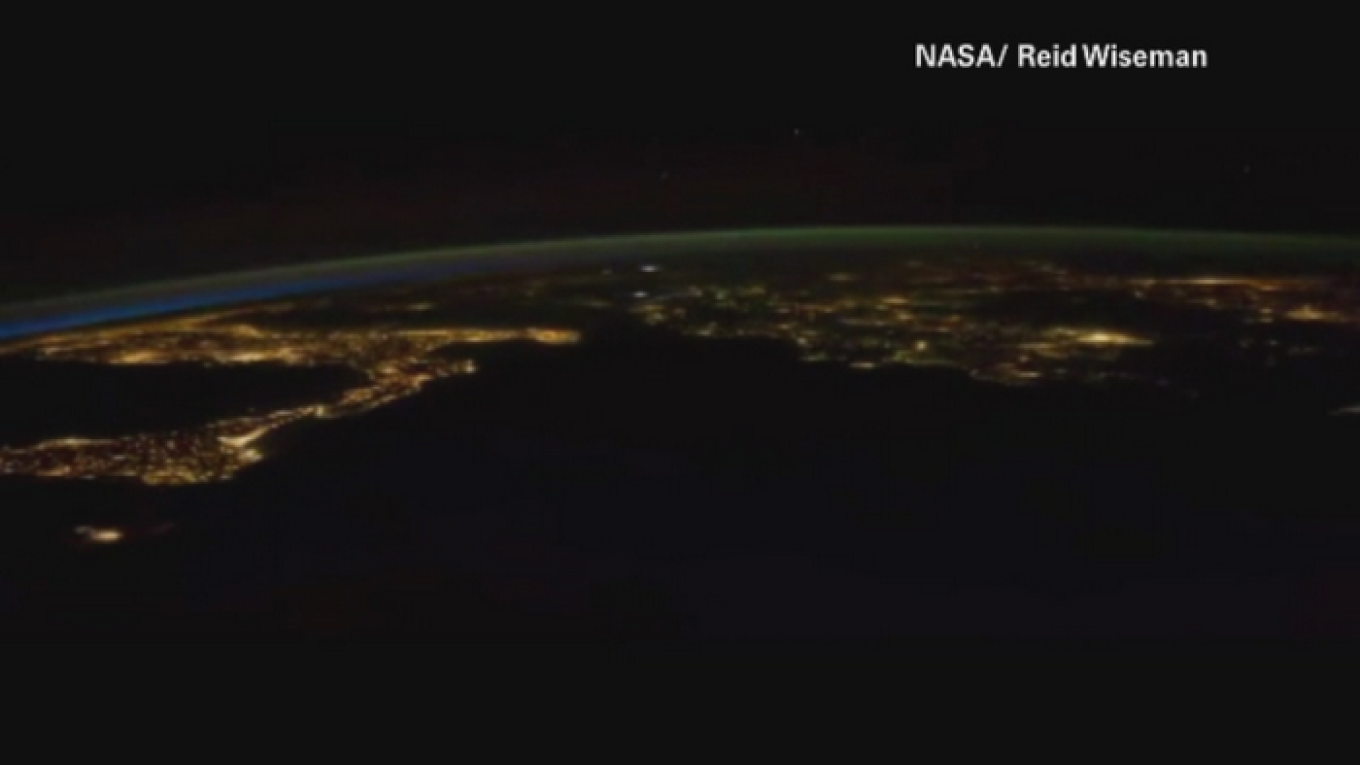 Imagini spectaculoase din spatiu. Cum arata Pamantul atunci cand este ...