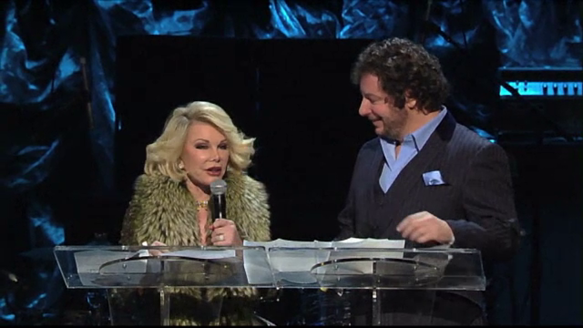 Actrita de comedie Joan Rivers, in stare grava, in spital. Artista de ...