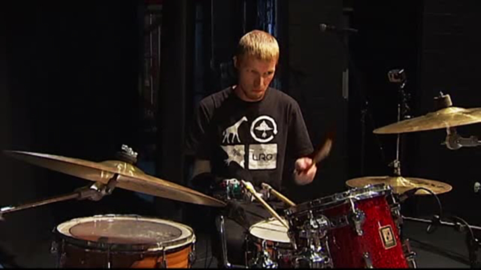 Cel mai rapid tobosar din lume nu are un brat. "Pot crea ritmuri care ...