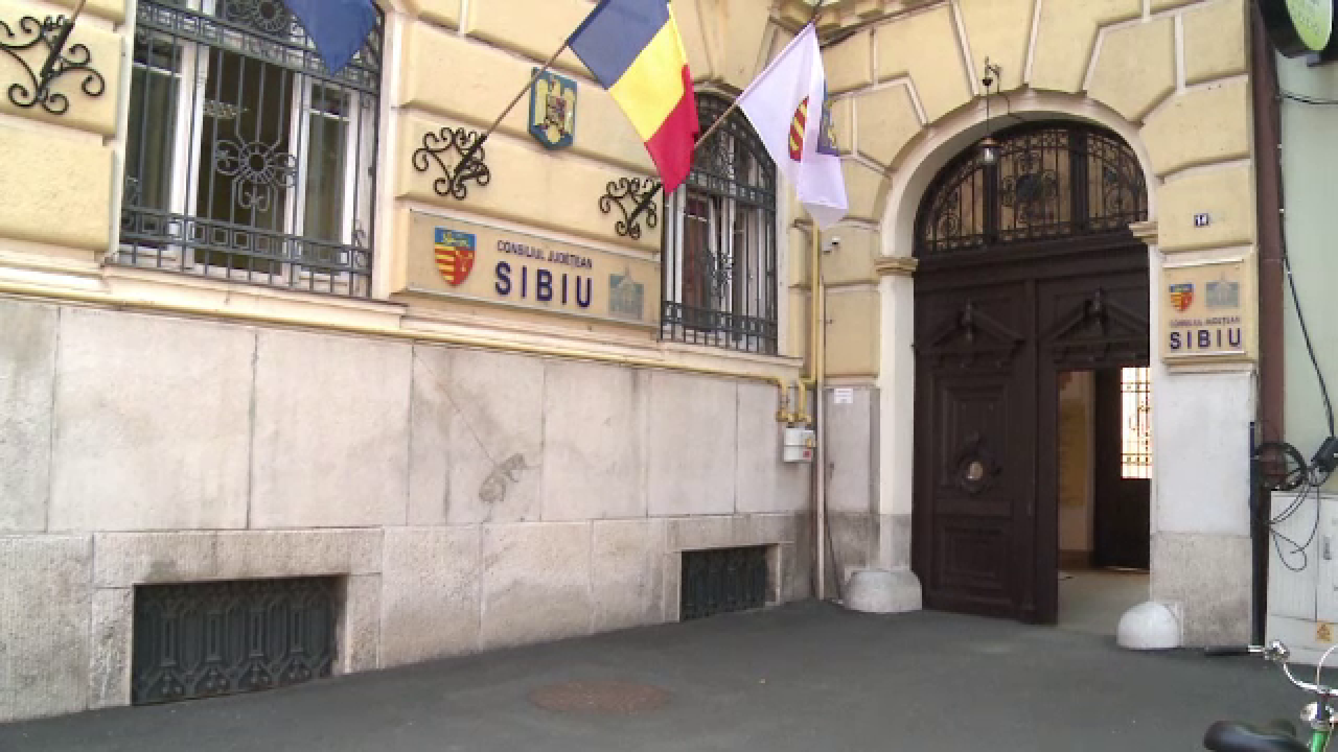 Achizitii publice cu adaos de 240% la CJ Sibiu, descoperite de DNA. Doi ...