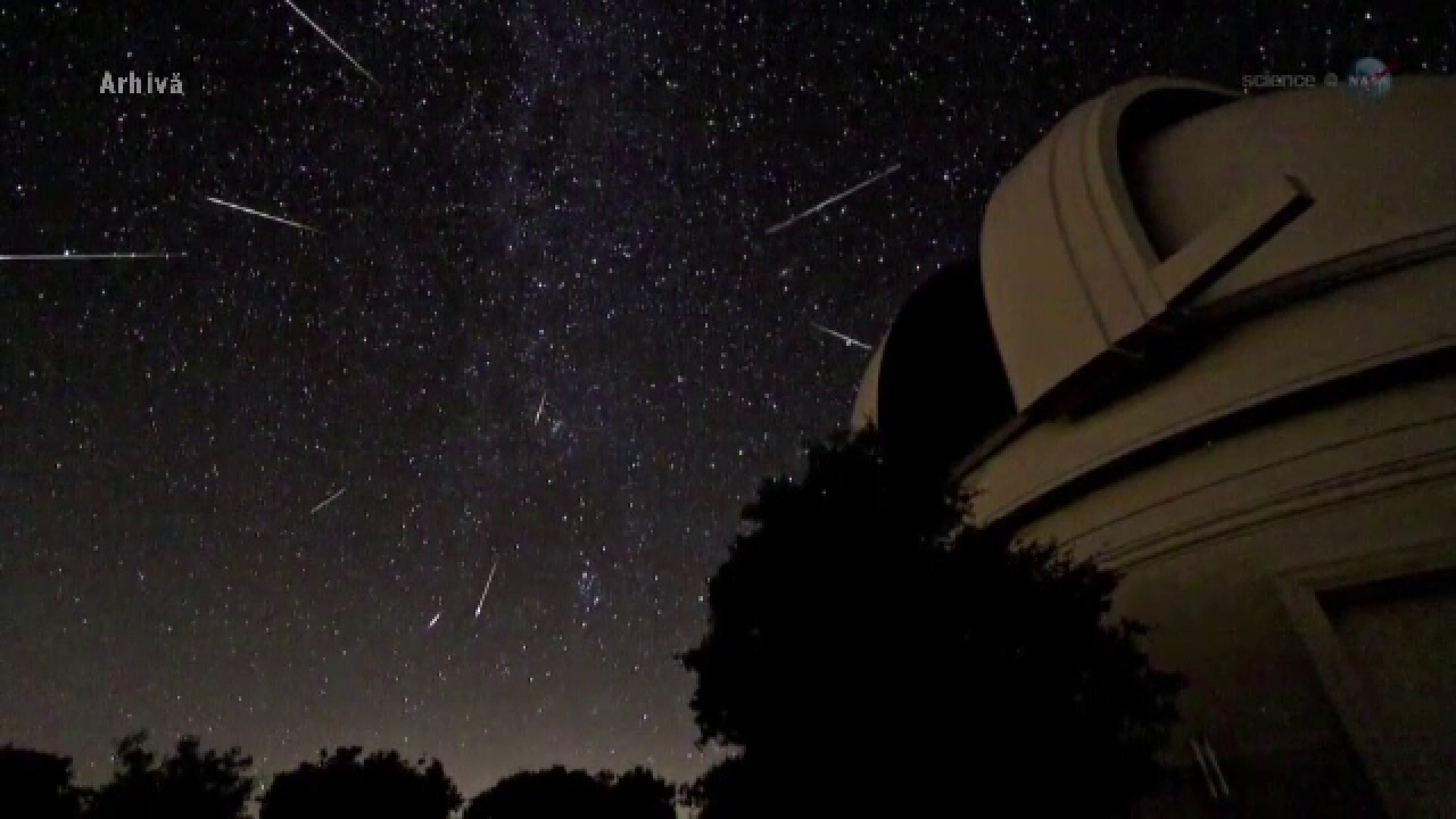 Noaptea Perseidelor i-a ținut cu ochii pe cer pe români. Până când ...