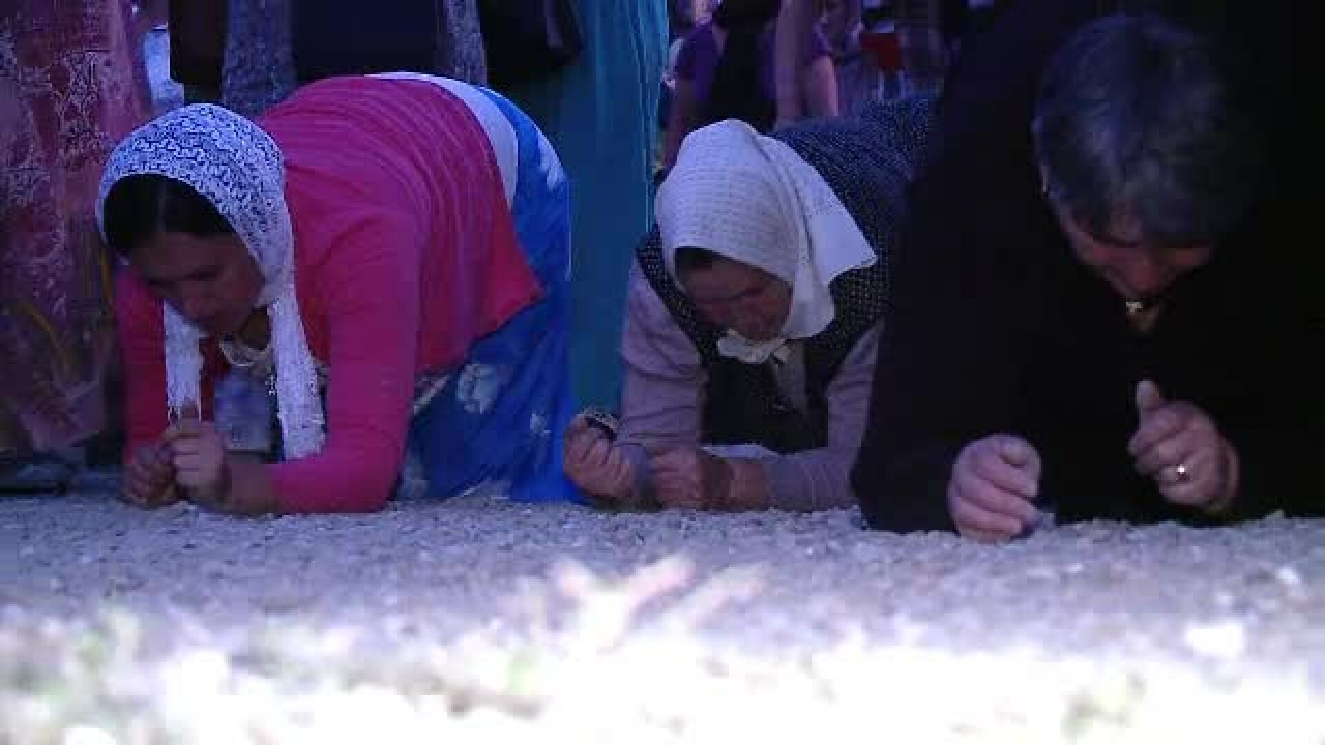 Sfânta Maria la Mănăstirea Nicula: mii de credincioși în vârstă au ...