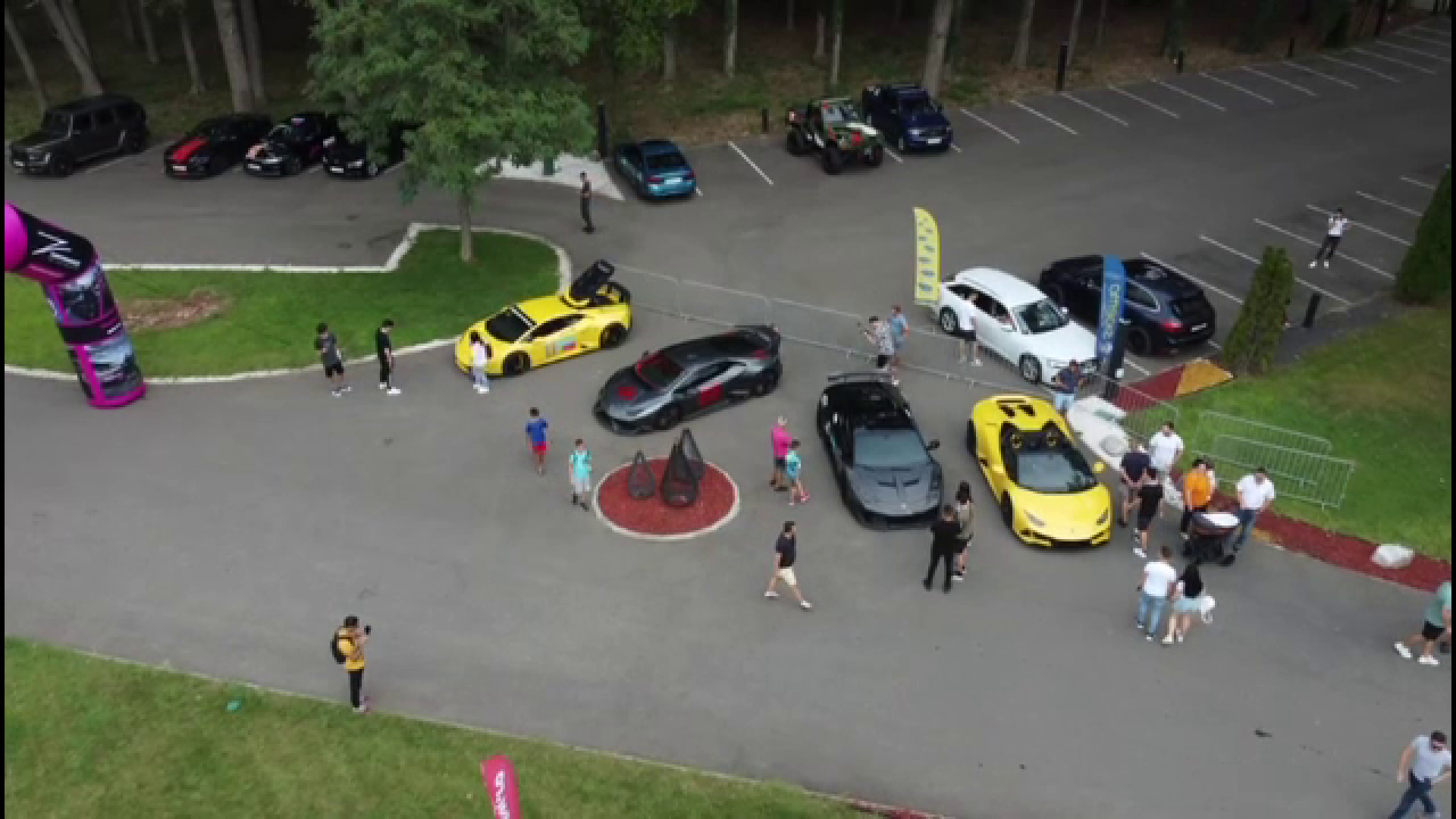 România, promovată prin mașini puternice și foarte scumpe. Oameni de ...