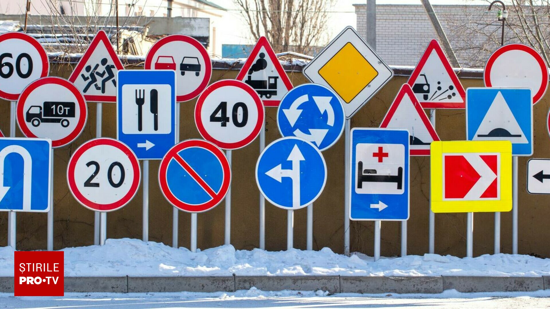 Semne de circulație albastre. Care sunt indicatoarele rutiere care îi ...