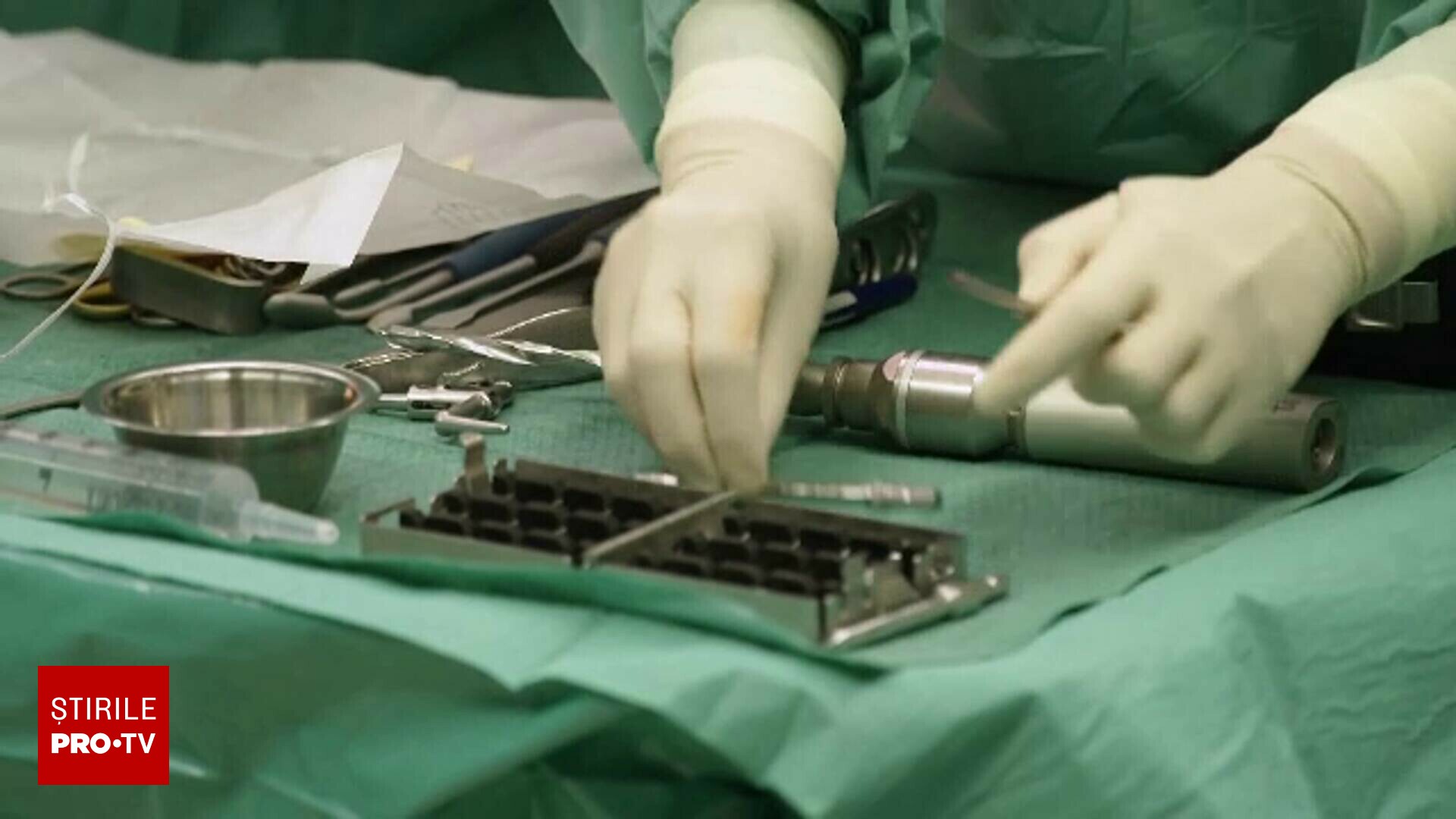 Caz uluitor într-un spital. O femeie chirurg i-ar fi permis fiicei sale ... Caz uluitor într-un spital. O femeie chirurg i-ar fi permis fiicei sale ...