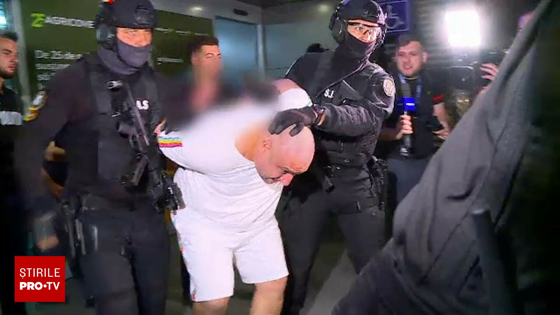 Cine este românul periculos adus cu escortă din Norvegia. A fost ...