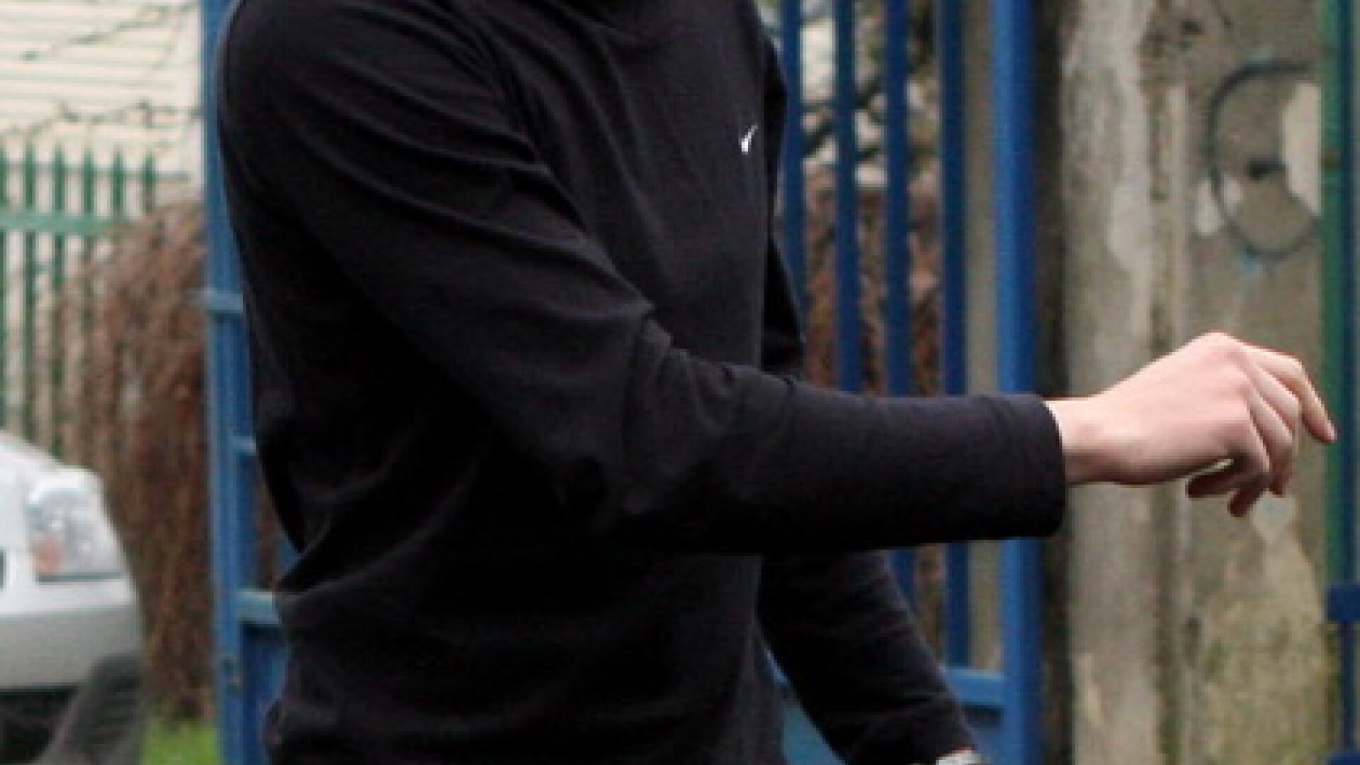 Fotbalistul si vardistii. Balba prins cu multe grade de alcool la volan ...