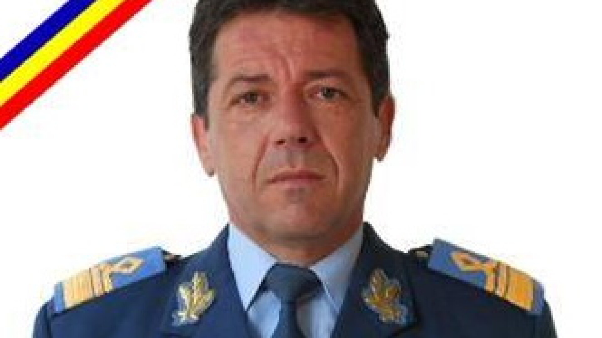 Ultimul onor pentru capitanul comandor Gabriel Titiana. Ceremonia ...