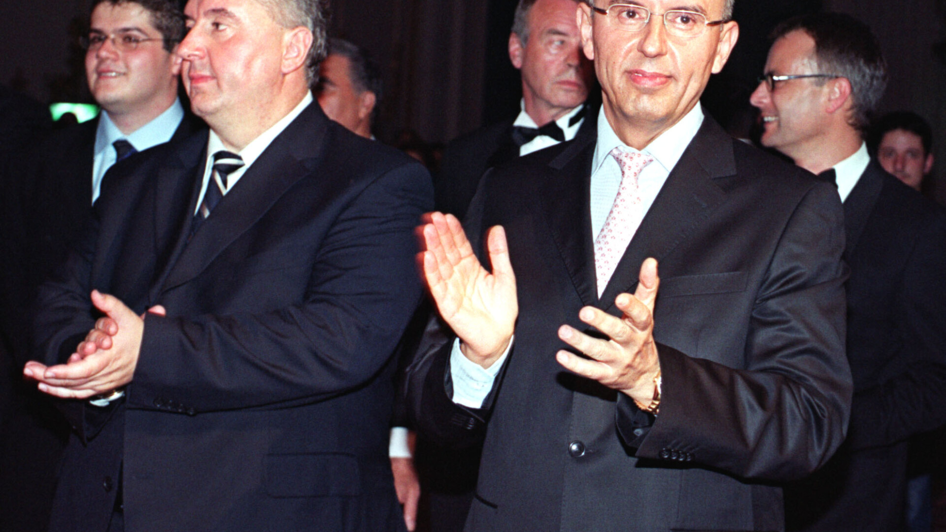 Statul roman, executat silit. Fratii Micula au pus sechestru pe ...