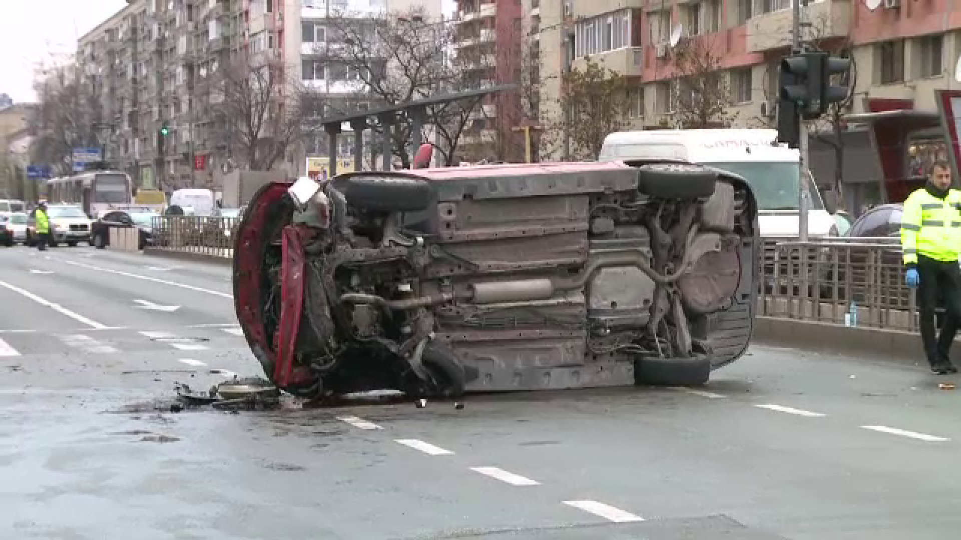 Trei masini s-au ciocnit intr-o intersectie aglomerata de pe Stefan cel ...