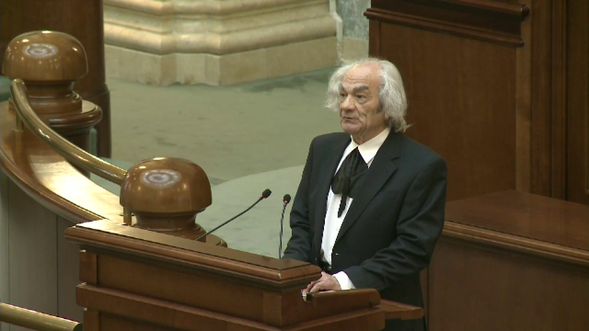 Prima sedinta de plen a noului Parlament. Leon Danaila a fost ...