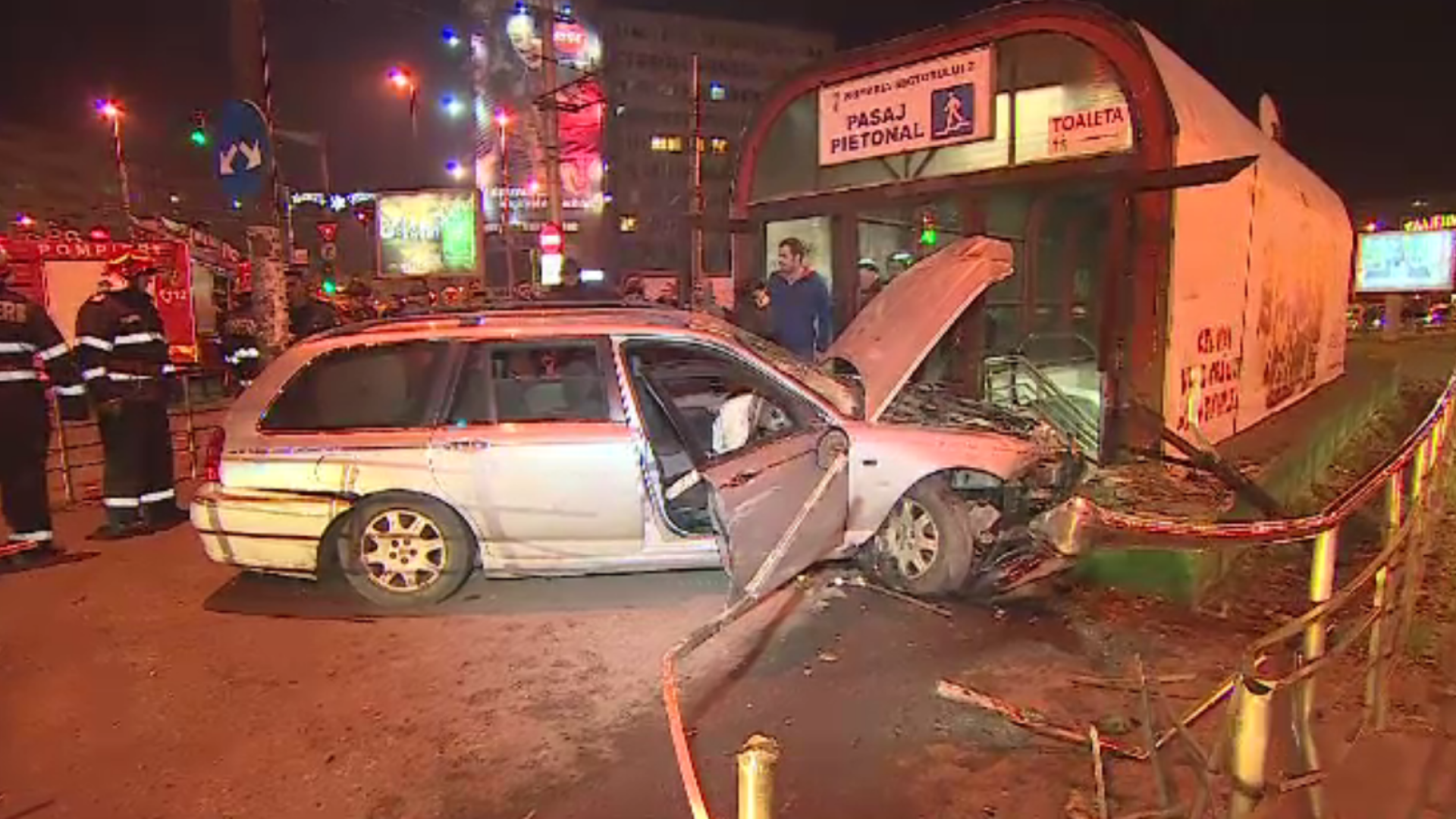 Accident grav în capitală. O mașină s-a izbit frontal de stația de ...