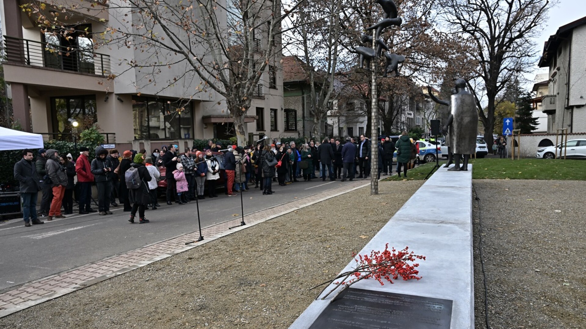 Monument dedicat Monicăi Lovinescu și lui Virgil Ierunca, inaugurat în ...