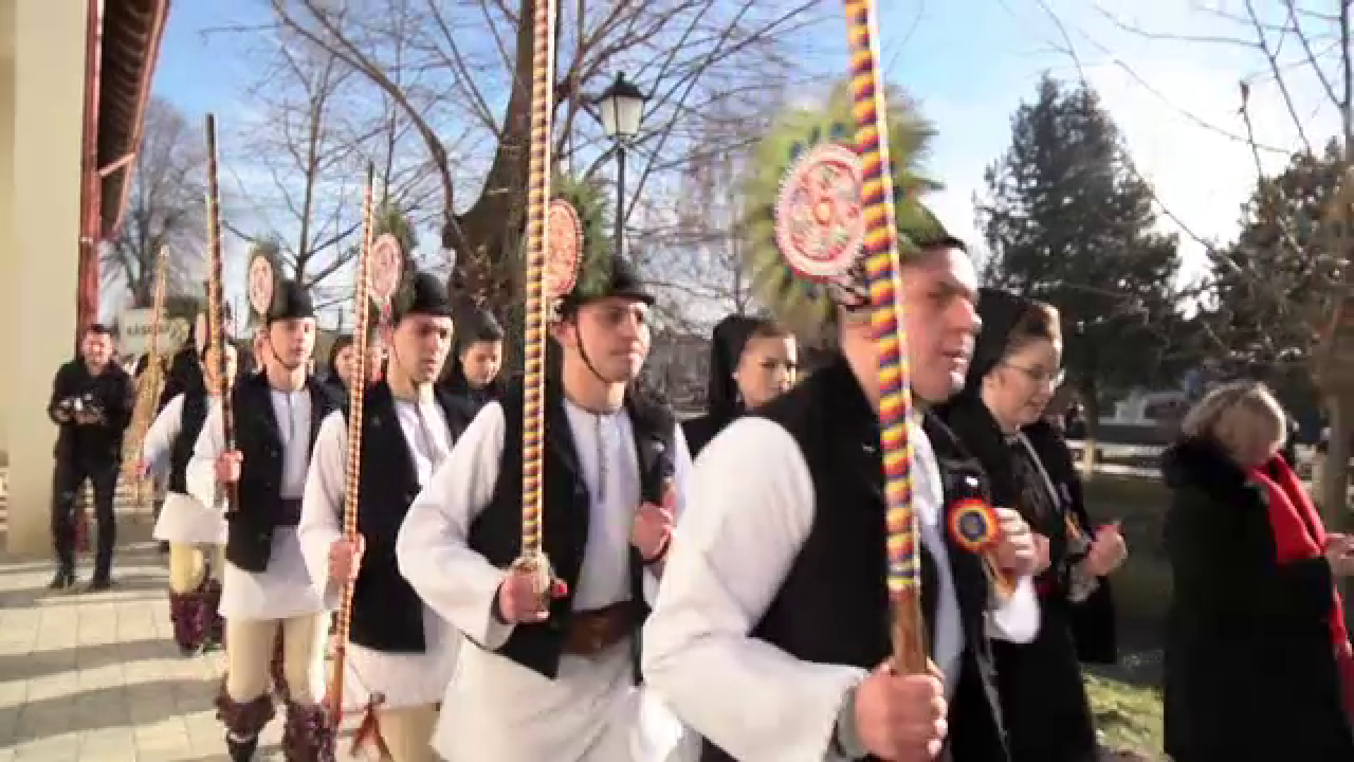 Cetele de juni din Mărginimea Sibiului, principala atracție a sărbătorilor de iarnă. Au uimit ...