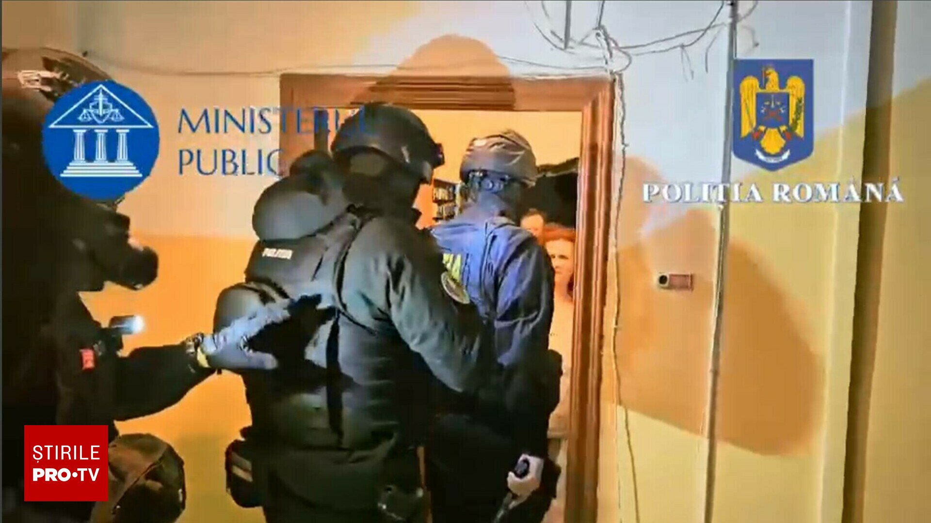 Agitatori care instigau la violență pe TikTok, săltați de mascați. Descinderi în toată țara la ...