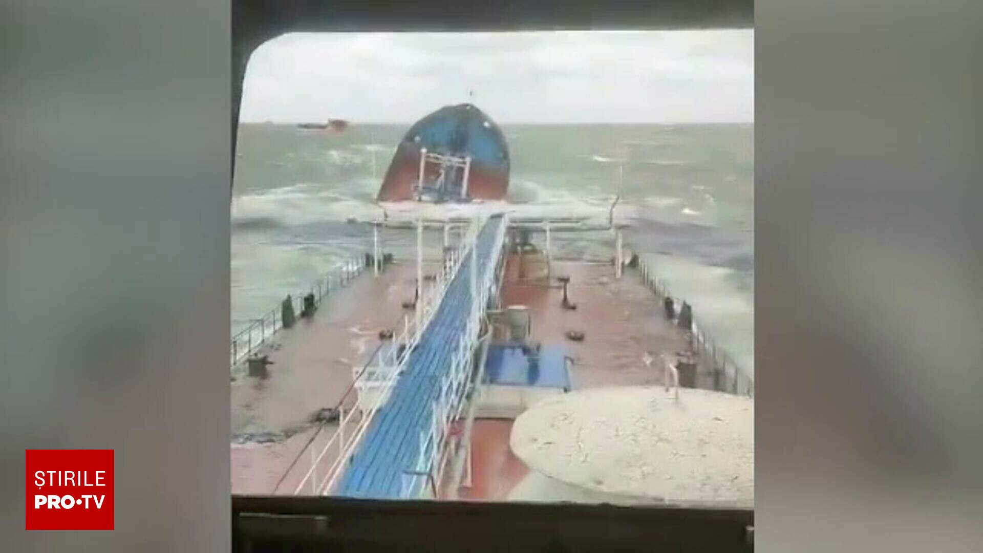 Un al treilea petrolier rusesc are probleme în Marea Neagră, litoral ...