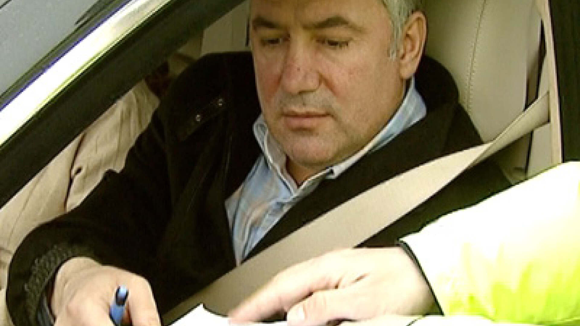 Adriean Videanu, tras de politisti pe dreapta! Vezi aici imaginile ...