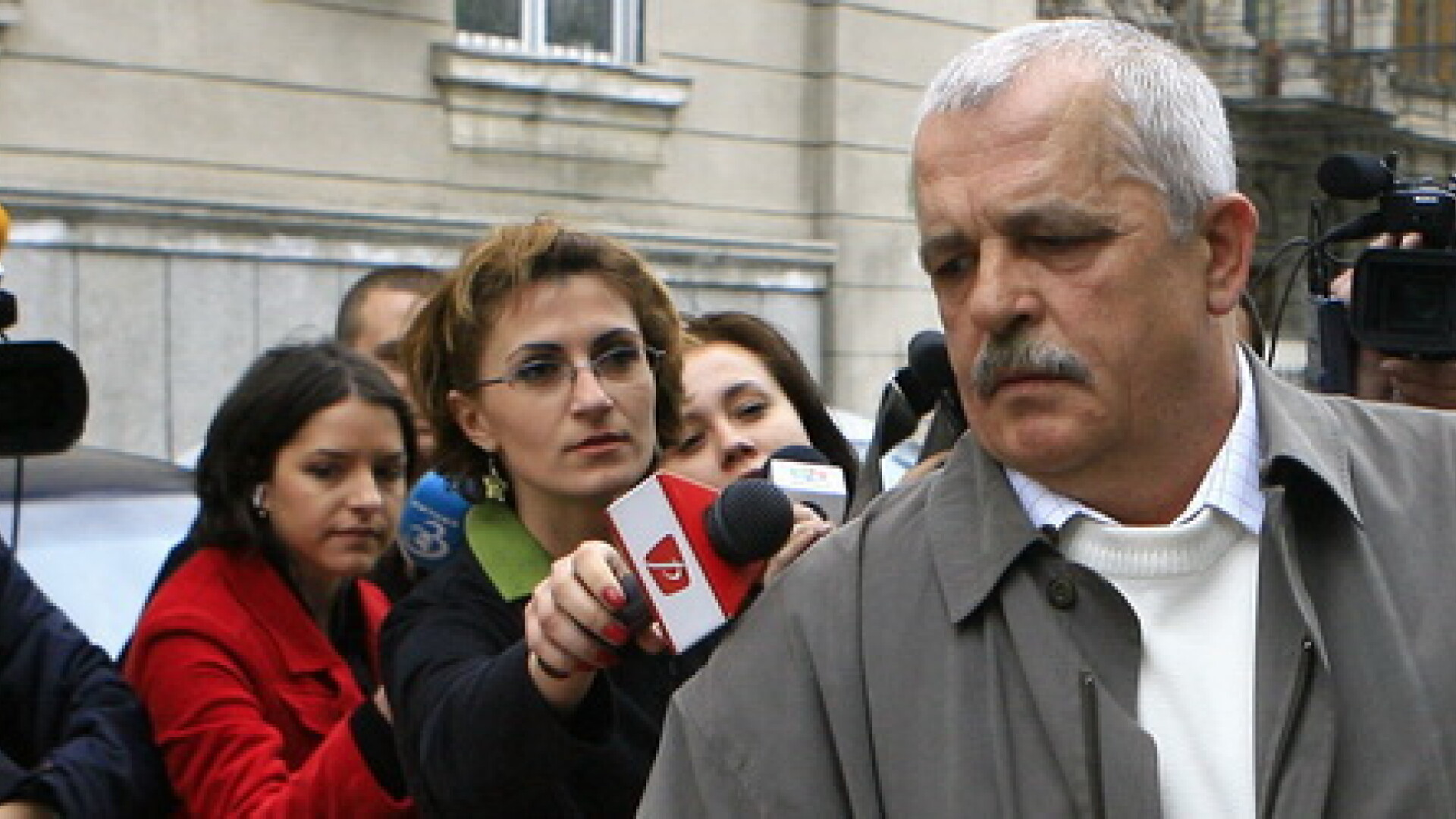 Decebal Traian Remes, de nerecunoscut la iesirea din inchisoare. Fostul ...