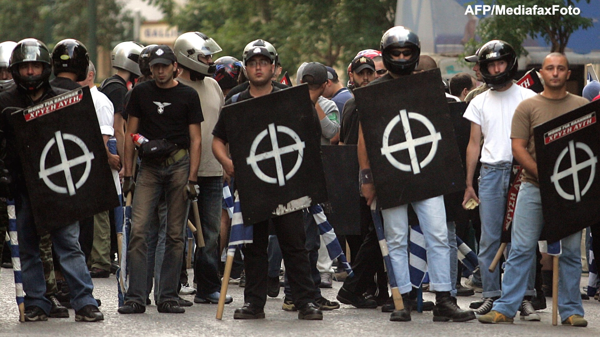 Ascensiunea raului. Tot mai multi tineri din Grecia sunt atrasi de ...