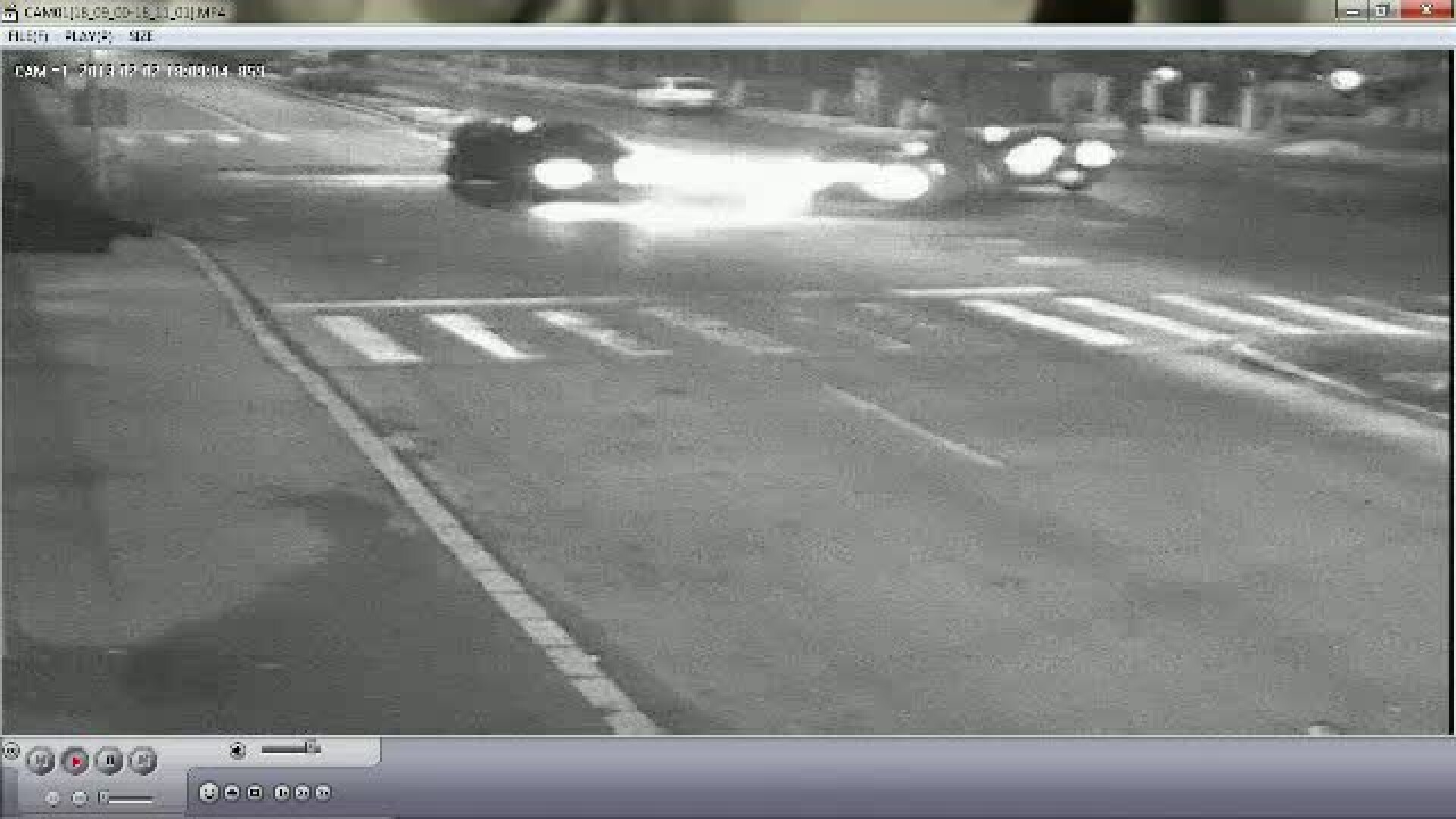 Trei masini s-au lovit ca niste bile de biliard intr-o intersectie din ...