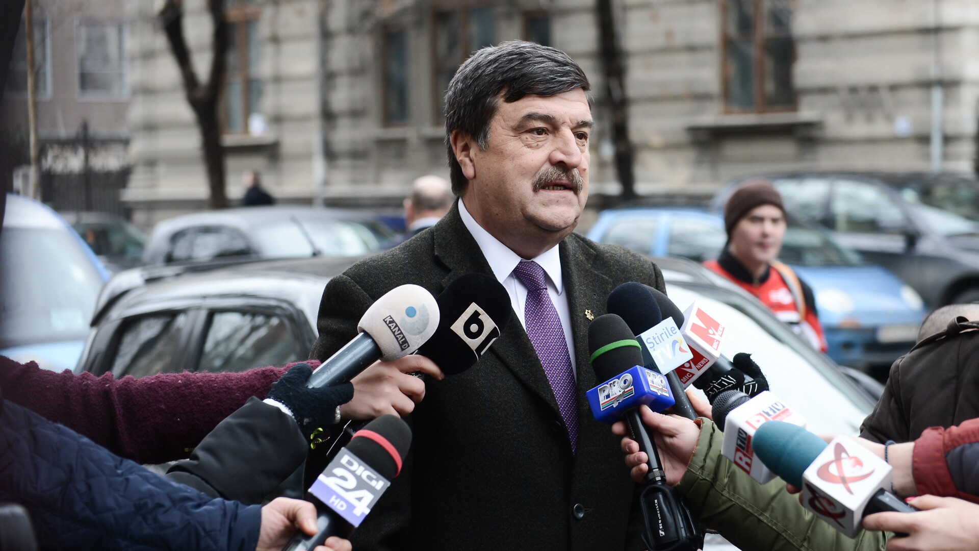 Toni Grebla si-a dat demisia din functia de judecator al Curtii ...