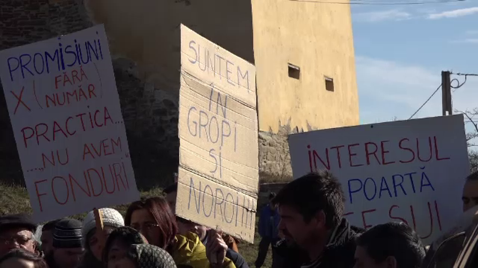 Proteste într-o comună din Mureș. Oamenii sunt exasperați de starea ...