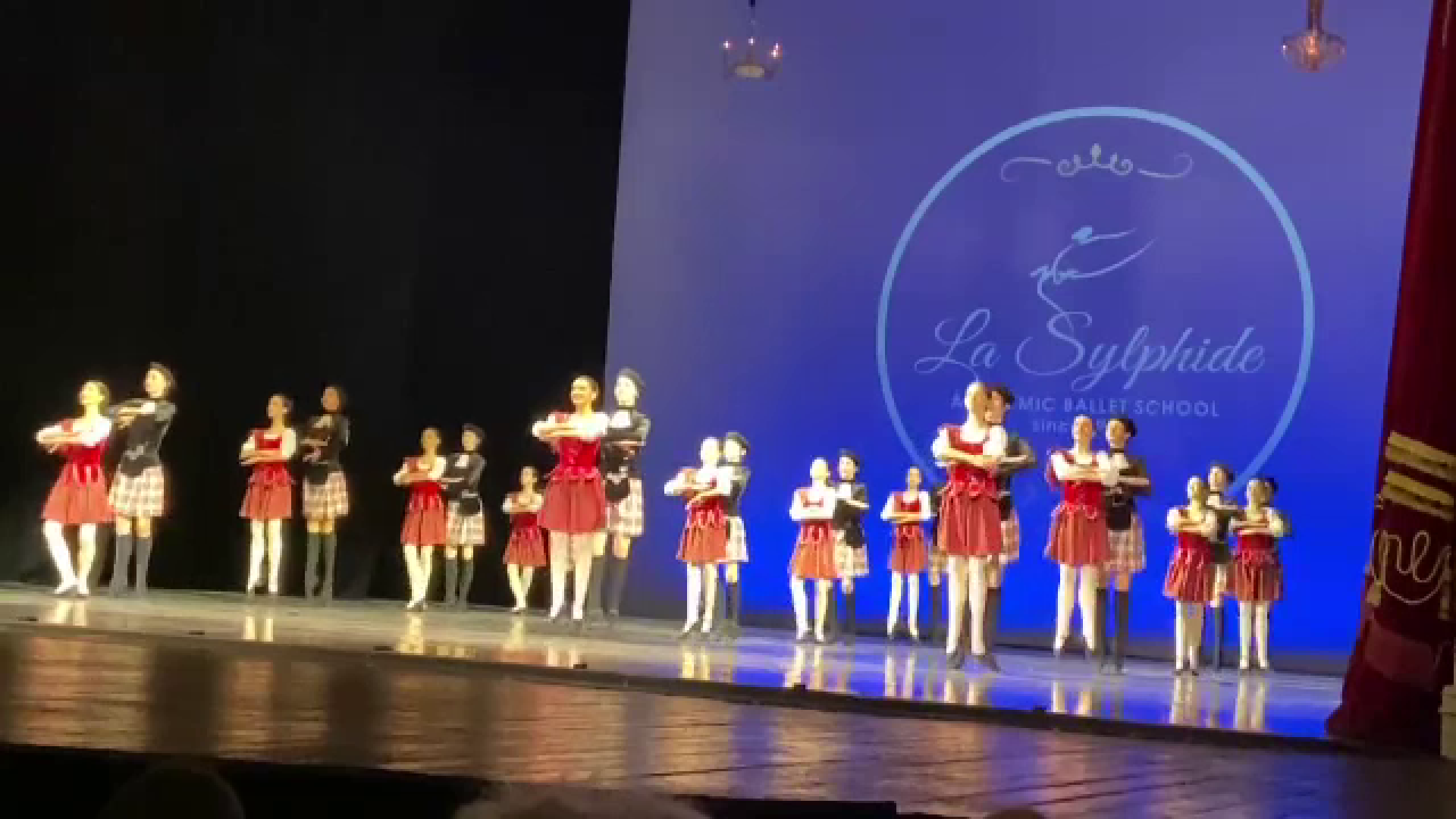 Spectacol pe scena Operei Naționale București. Balerinii români au ...