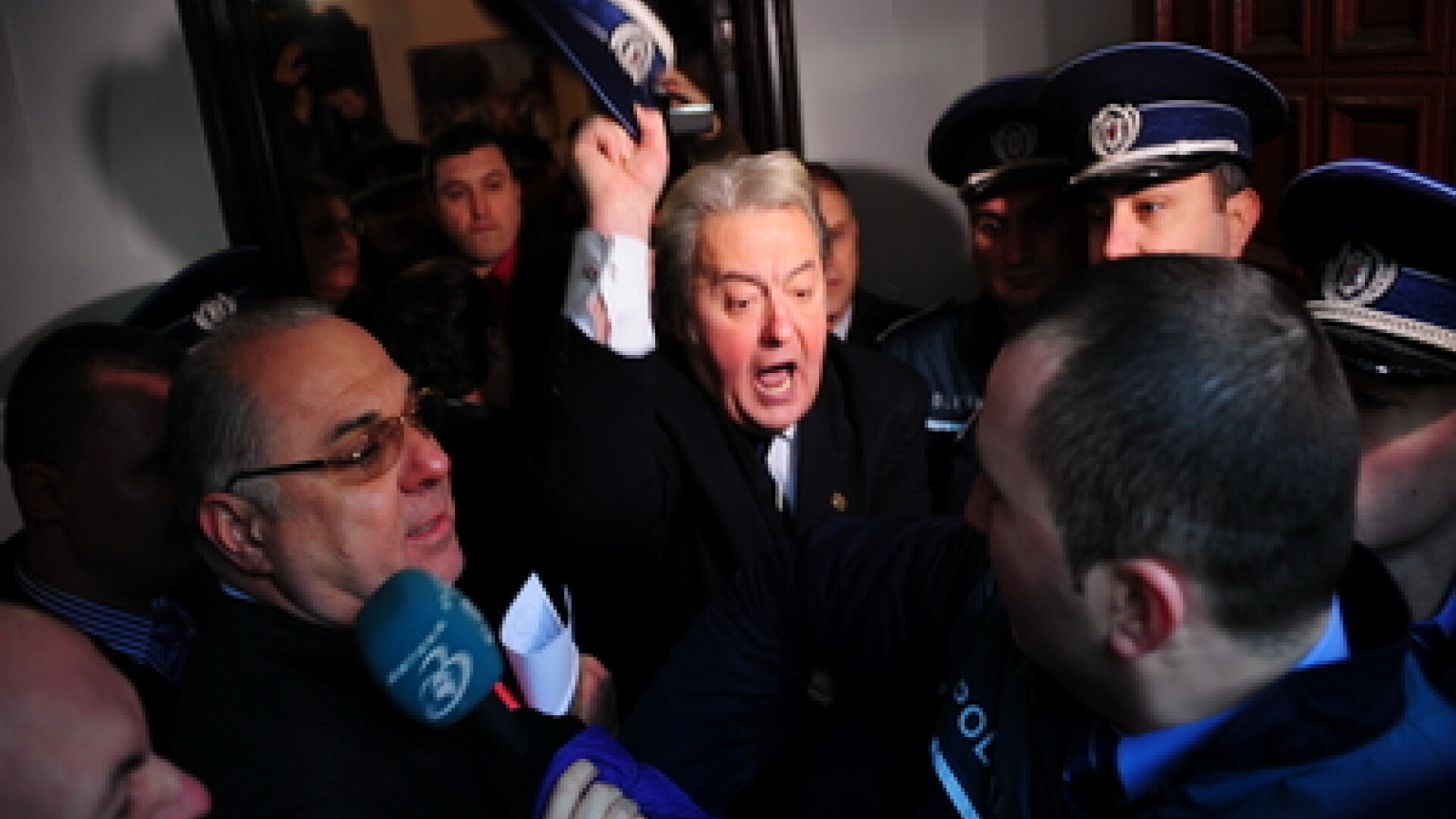 Vadim Tudor, dezlantuit catre executor: Catea turbata! - Știrile ProTV