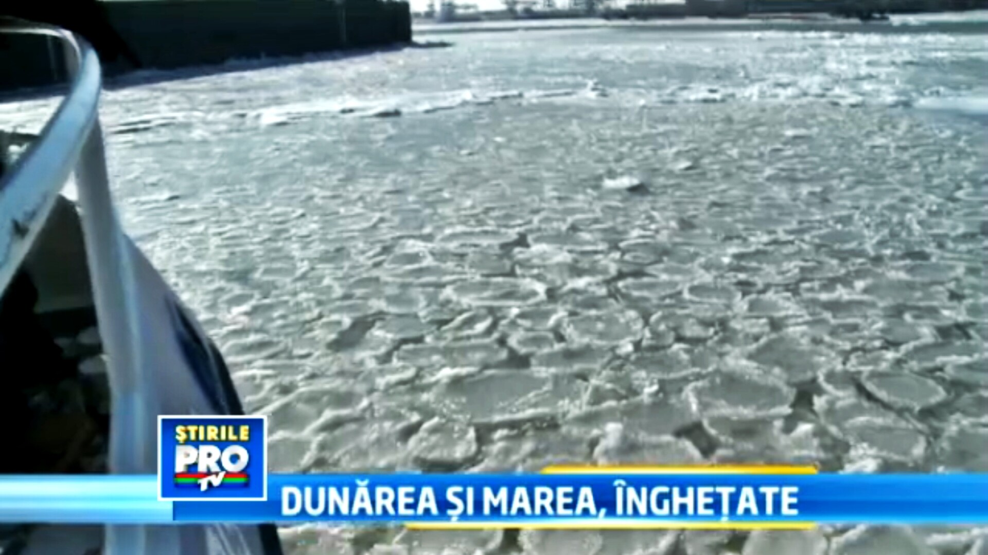 Dunarea, inghetata in proportie de 80%. Exista riscul ca sute de mii de ...