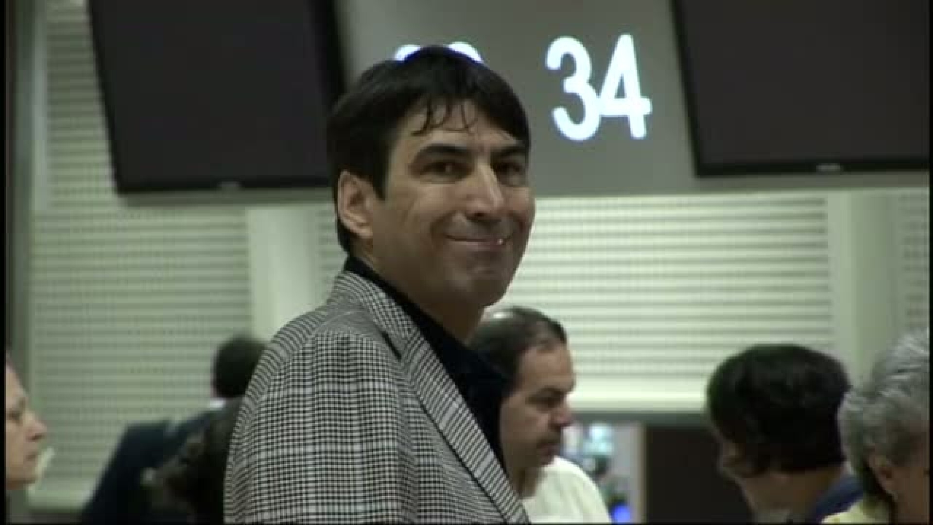 Victor Piturca este bun de plata. Va trebui sa-i dea fiului sau Edan ...