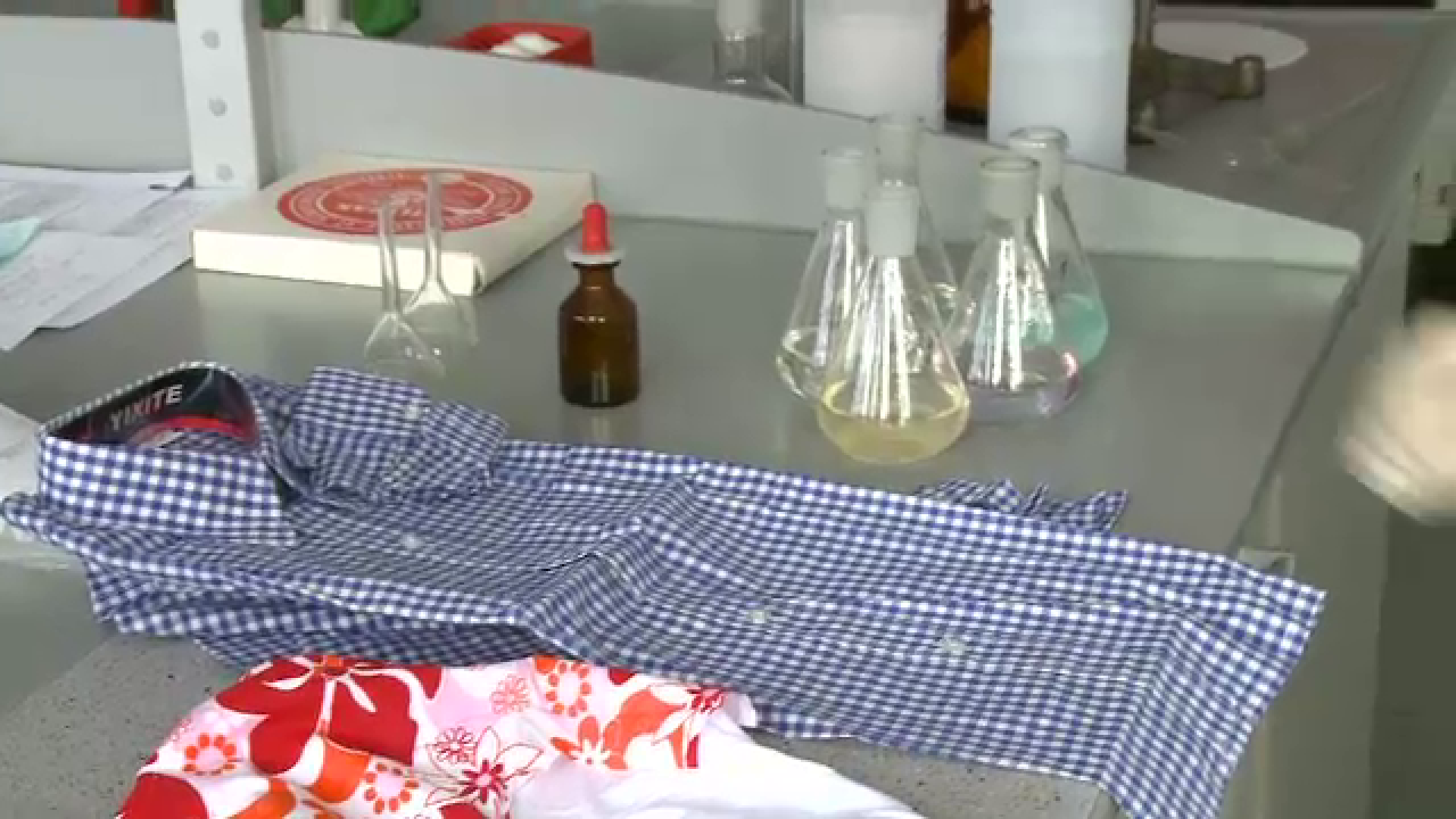 Metale grele si cancerigene in haine pentru copii si adulti. Lista ...