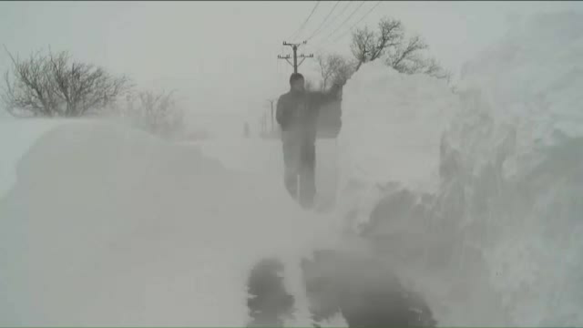 Paul Angelescu a transmis din mijlocul Codului Rosu. Drumul care in 10 ...