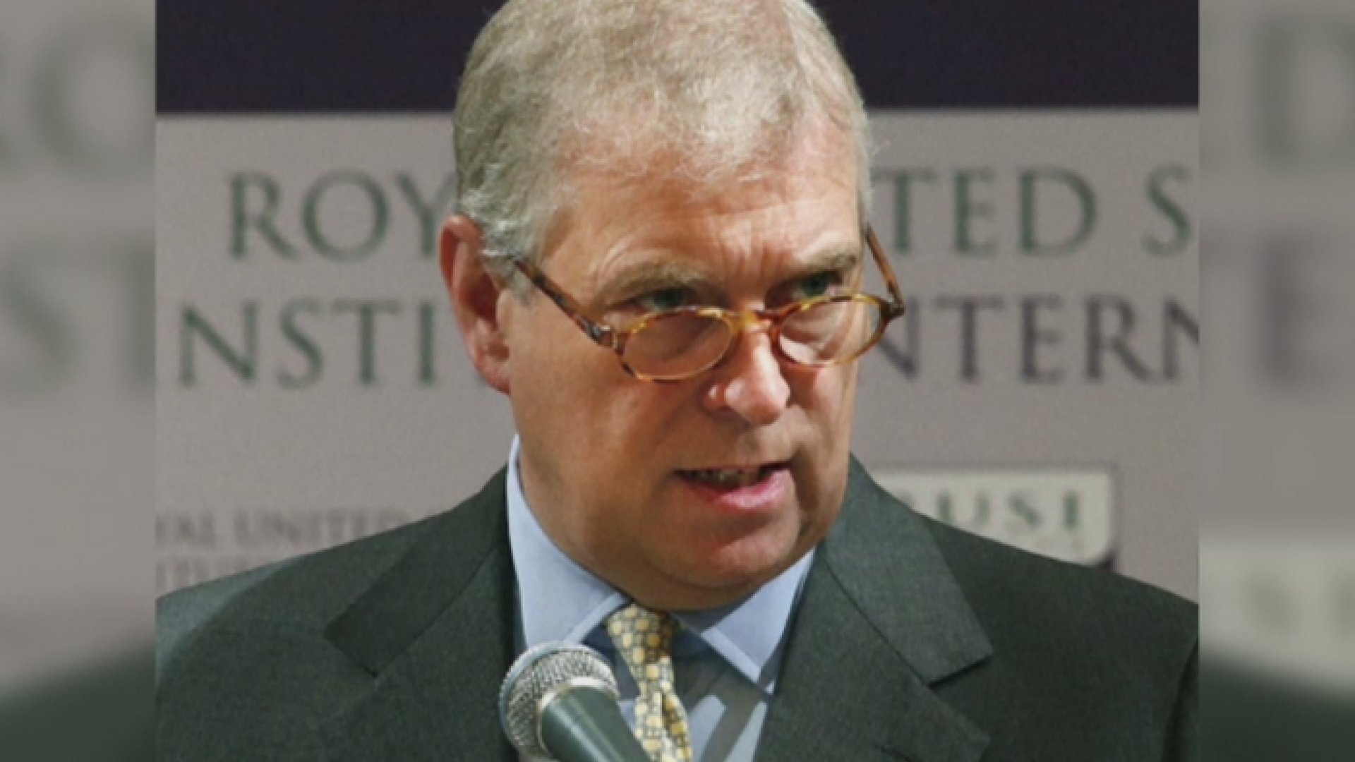 Printul Andrew este citat intr-un caz de sclavie sexuala in SUA ...